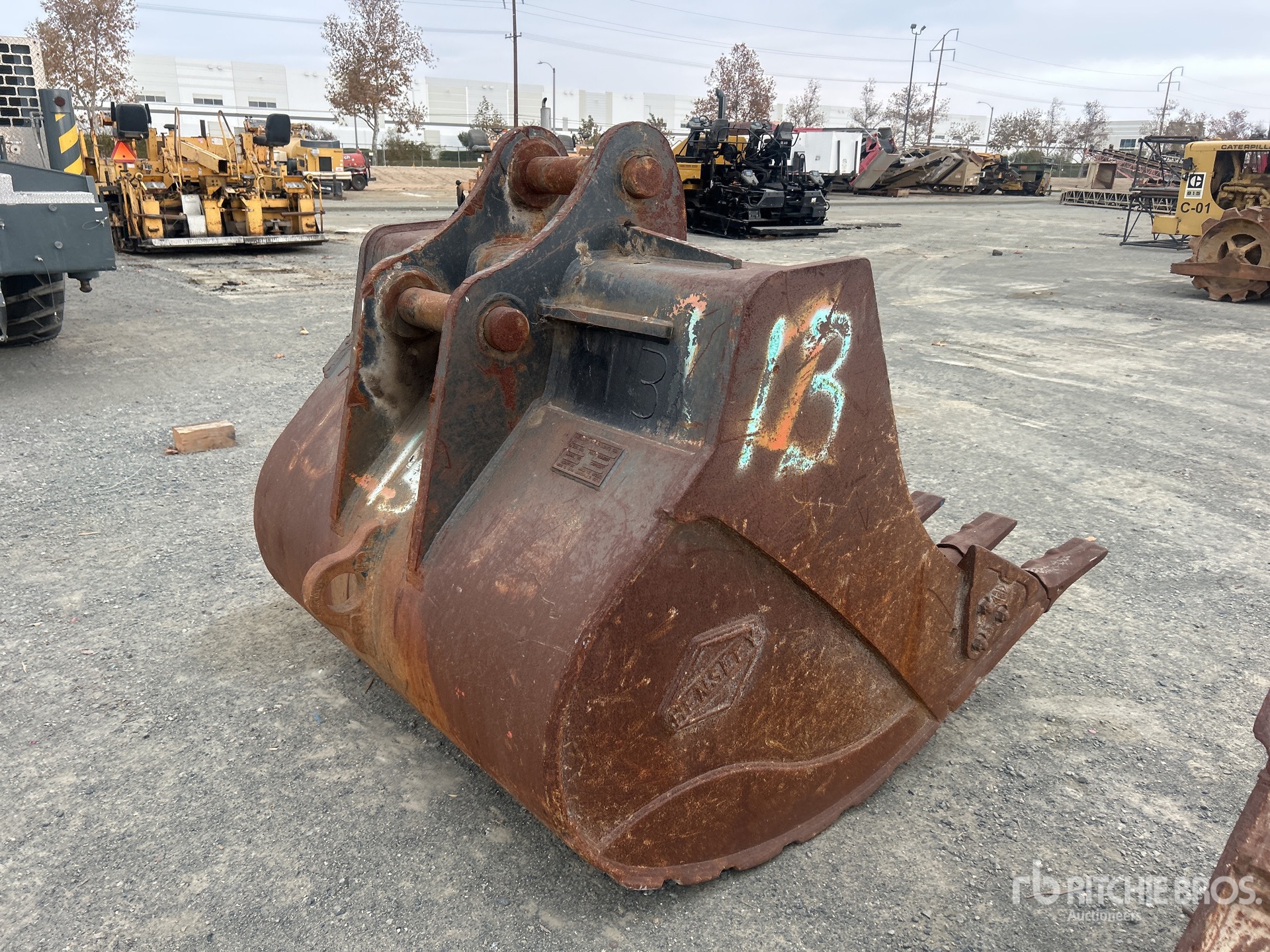 Hensley 70 in Digging Excavator Bucket - Fits Komatsu PC400 | Ritchie ...