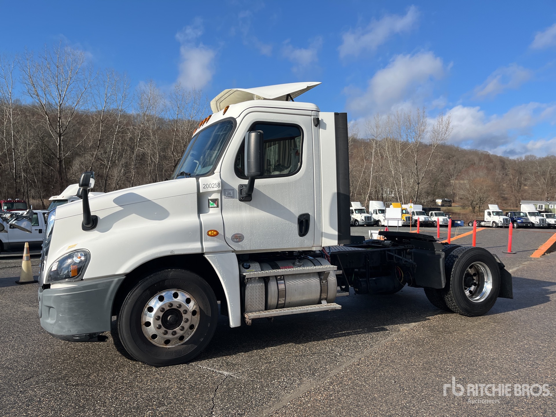 2018 Freightliner Cascadia 125 4x2 Cabeza Tractora Cabina Corta ...