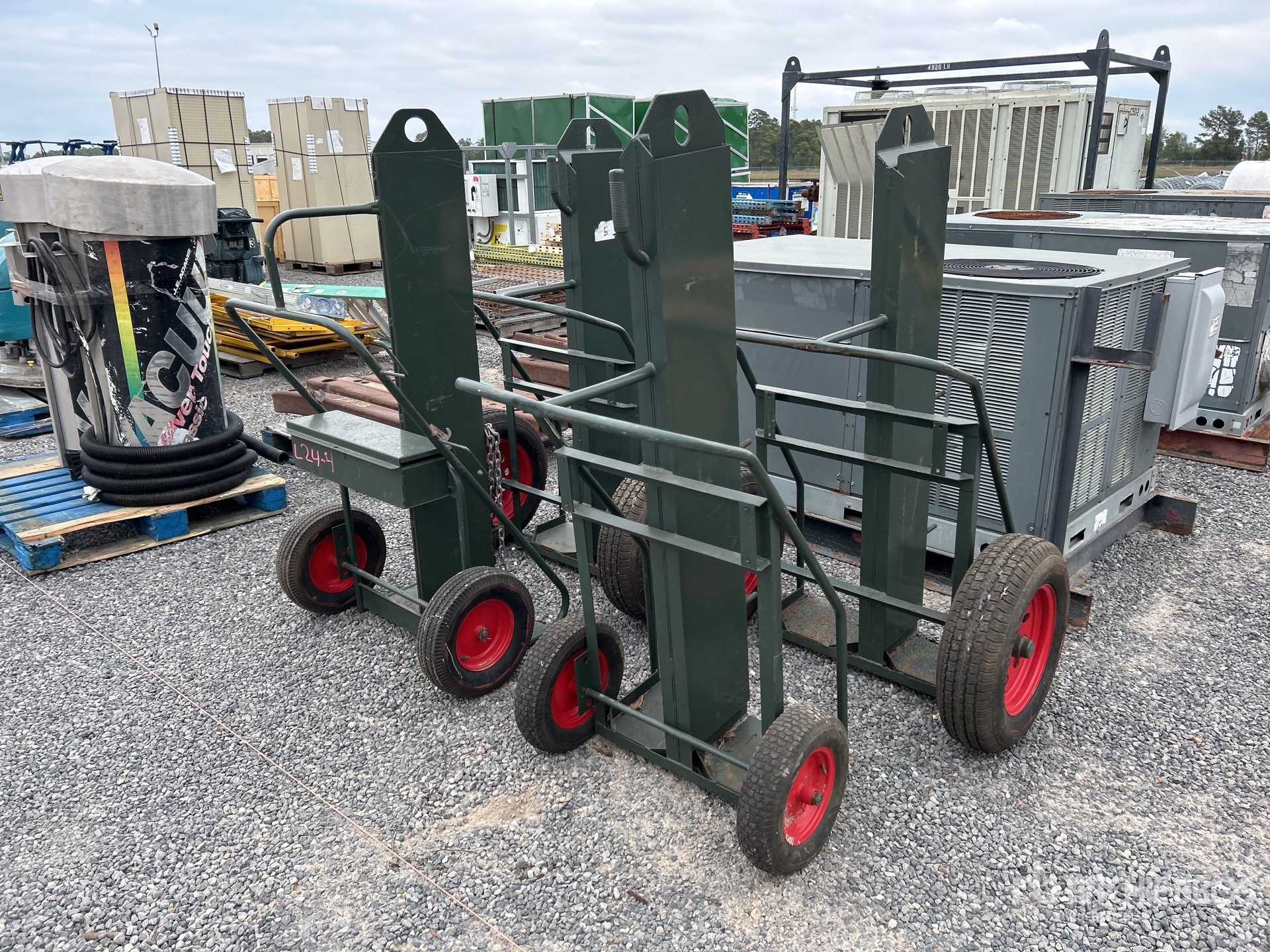 Quantity of (4) Gas Cylinder Carts Divers - Industriel | Ritchie Bros ...