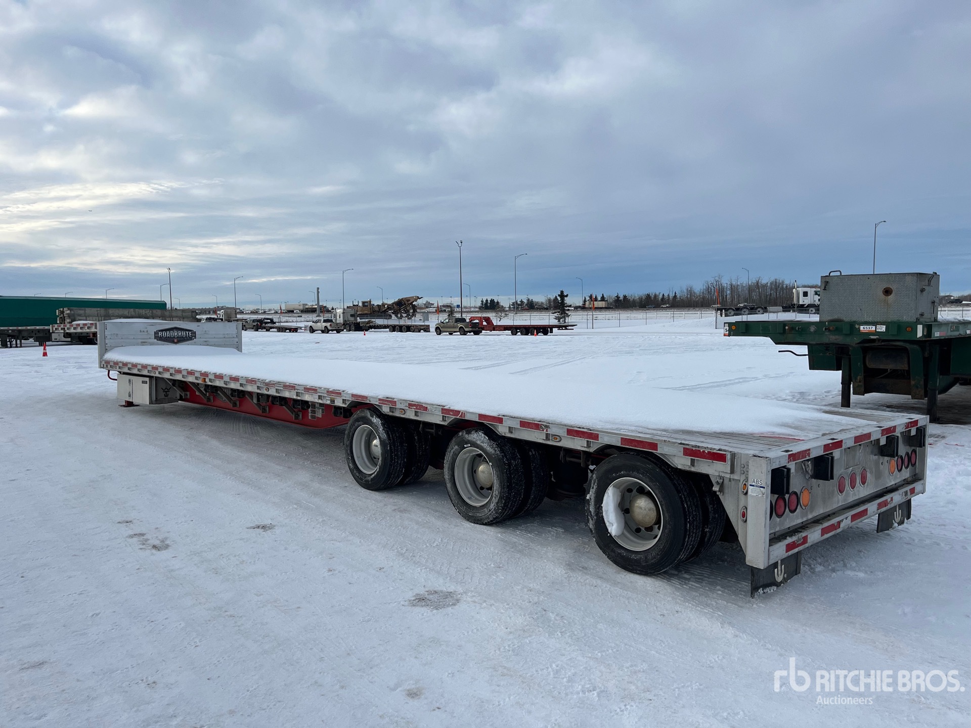 2021 Wilson Trailer 51 ft Tri/A Step Deck Trailer | Ritchie Bros ...