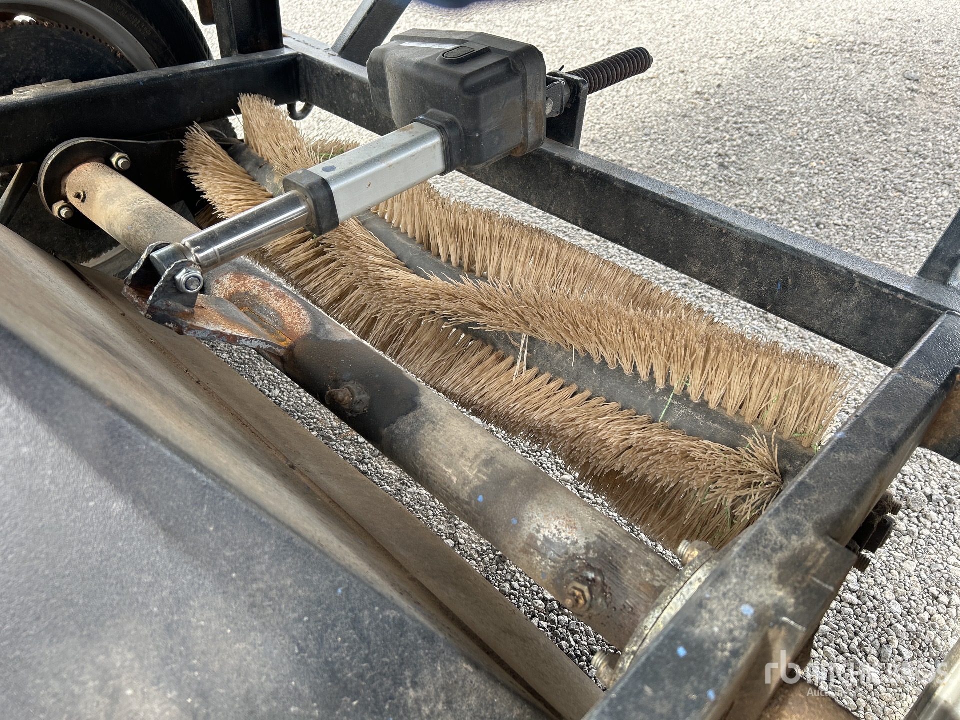 Dungo 2000 mm x 1200 mm S/A Horse Manure Picker Divers - Équipement ...