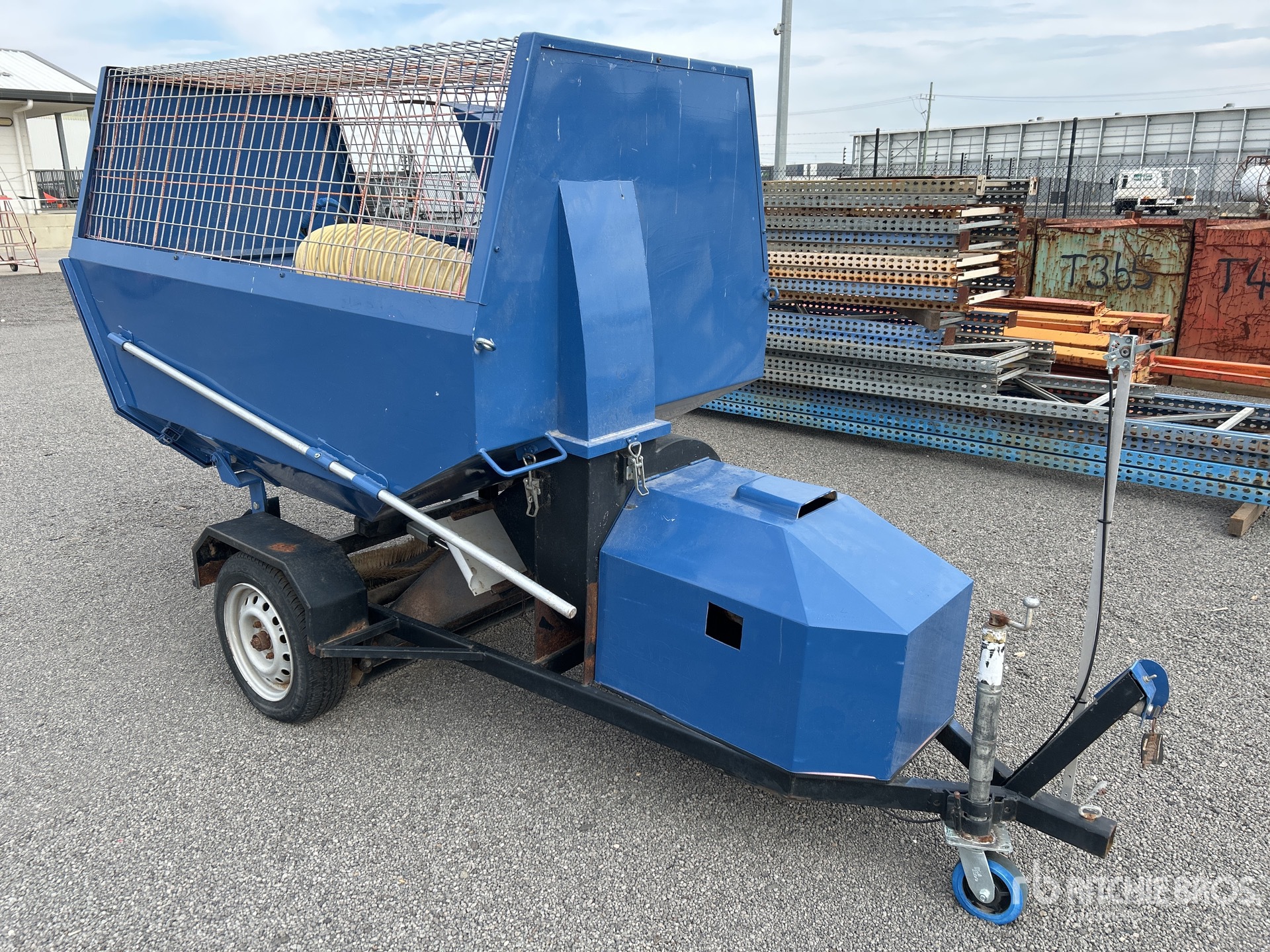 Dungo 2000 mm x 1200 mm S/A Horse Manure Picker Divers - Équipement ...