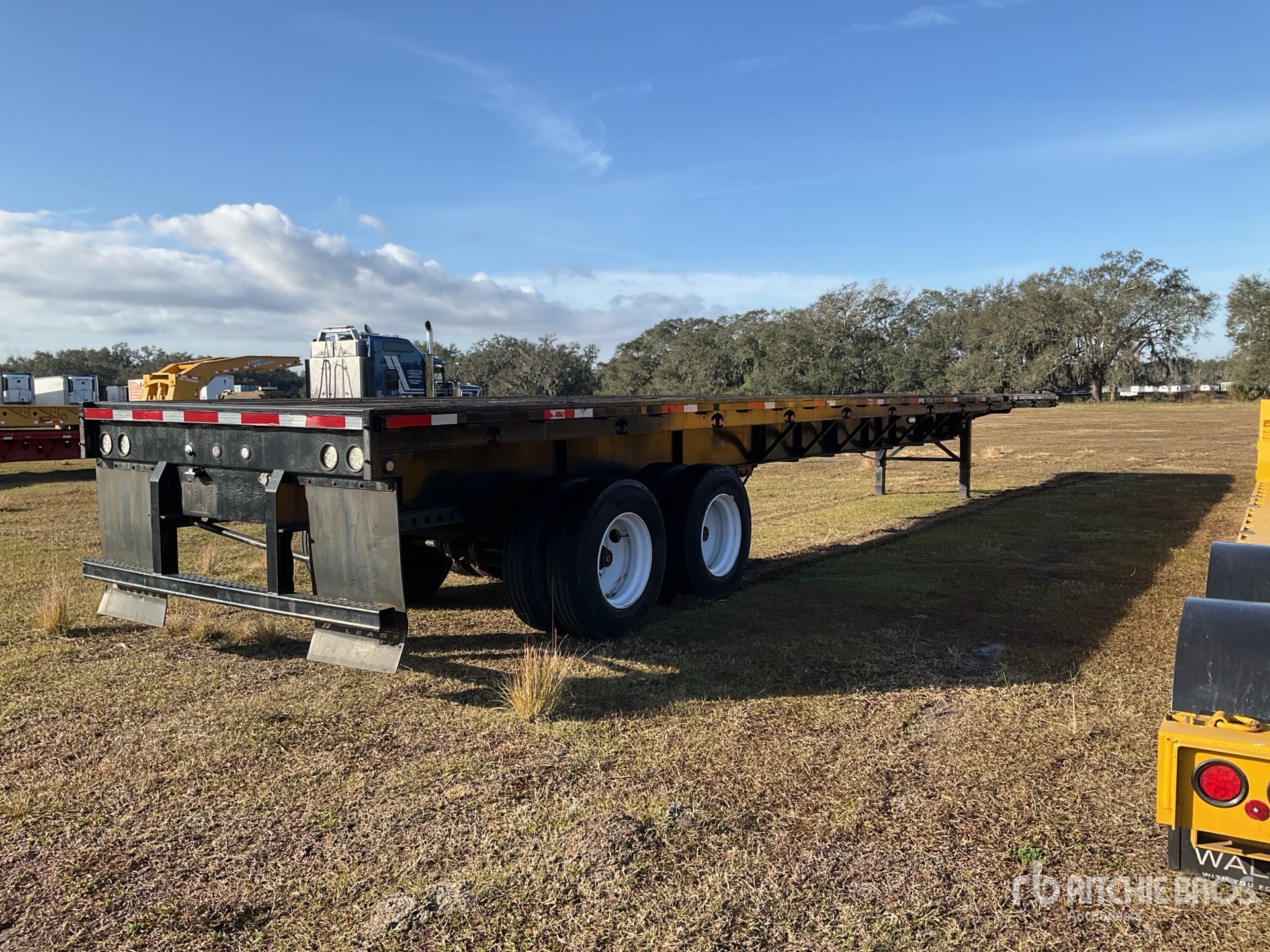 2001 Fontaine T/A 48 ft - 80 ft Extendable Flatbed Trailer | Ritchie Bros. Auctioneers