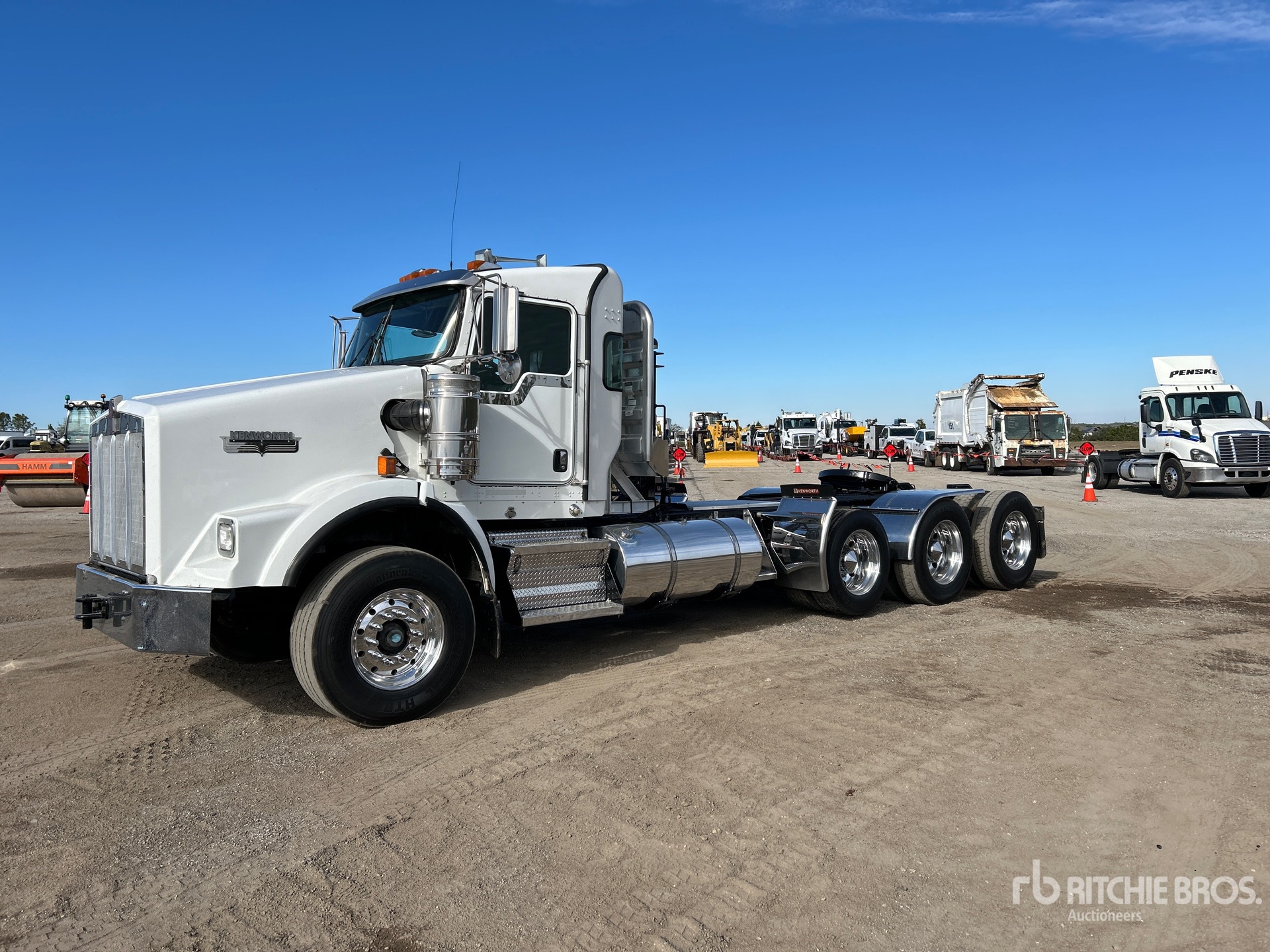 2012 Kenworth T800 8x4 Tri/A Day Cab Truck Tractor | Ritchie Bros ...