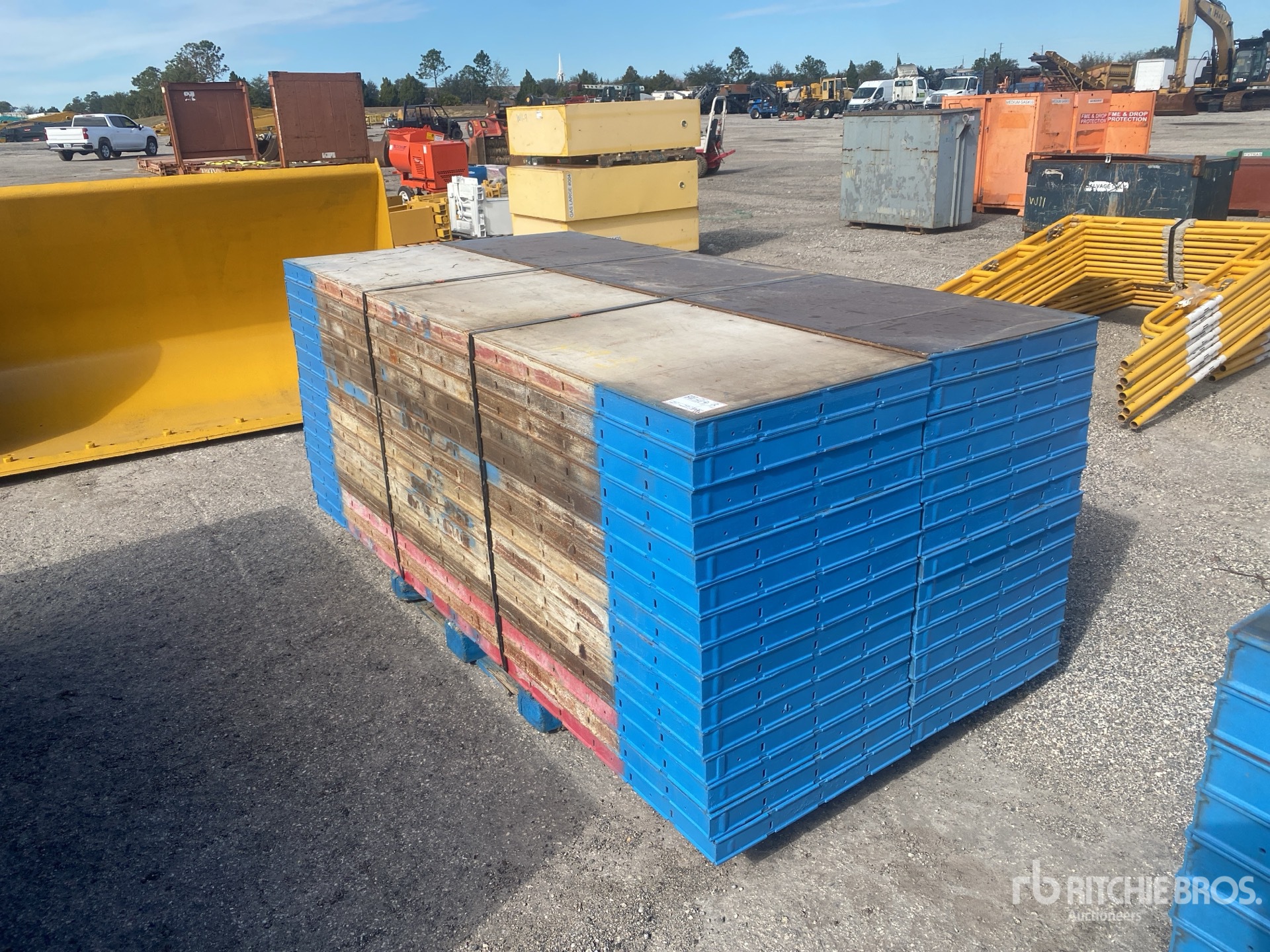 Quantity of (30) Coffrage pour béton | Ritchie Bros. Auctioneers