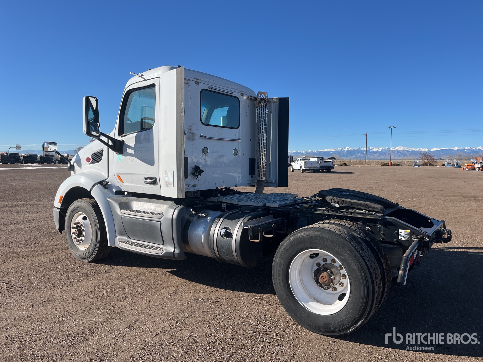 2017 Peterbilt 579 4x2 S/A Day Cab Truck Tractor (Inoperable) | Ritchie ...