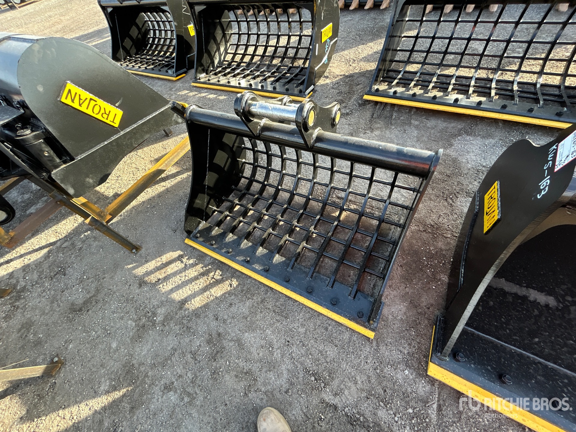 Trojan 80CL 48 in Skeleton Excavator Bucket - Fits Trojan Cat 307/308 ...