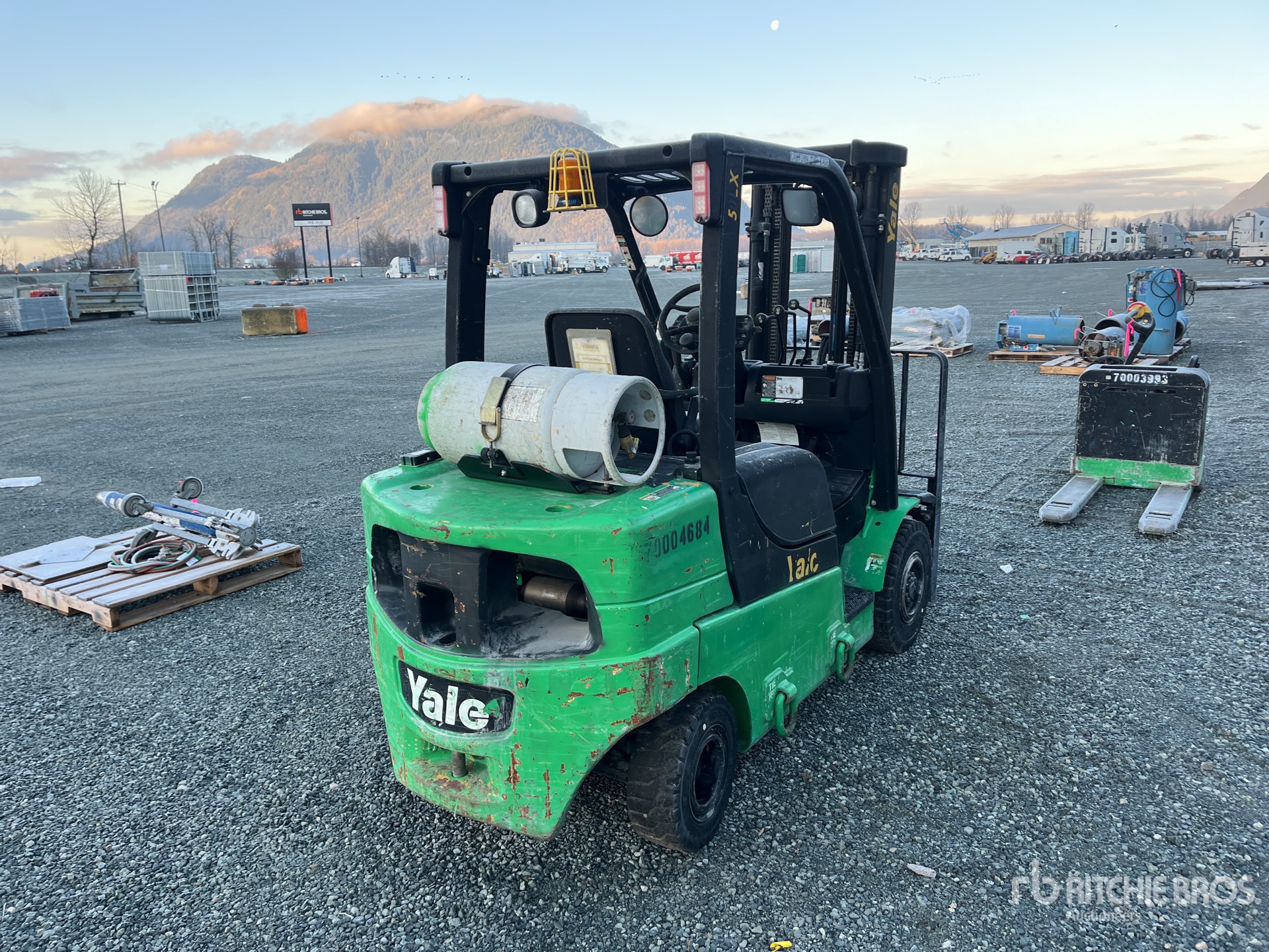 2015 Yale GTP050LX 4800 lb Pneumatic Tire Forklift | Ritchie Bros ...