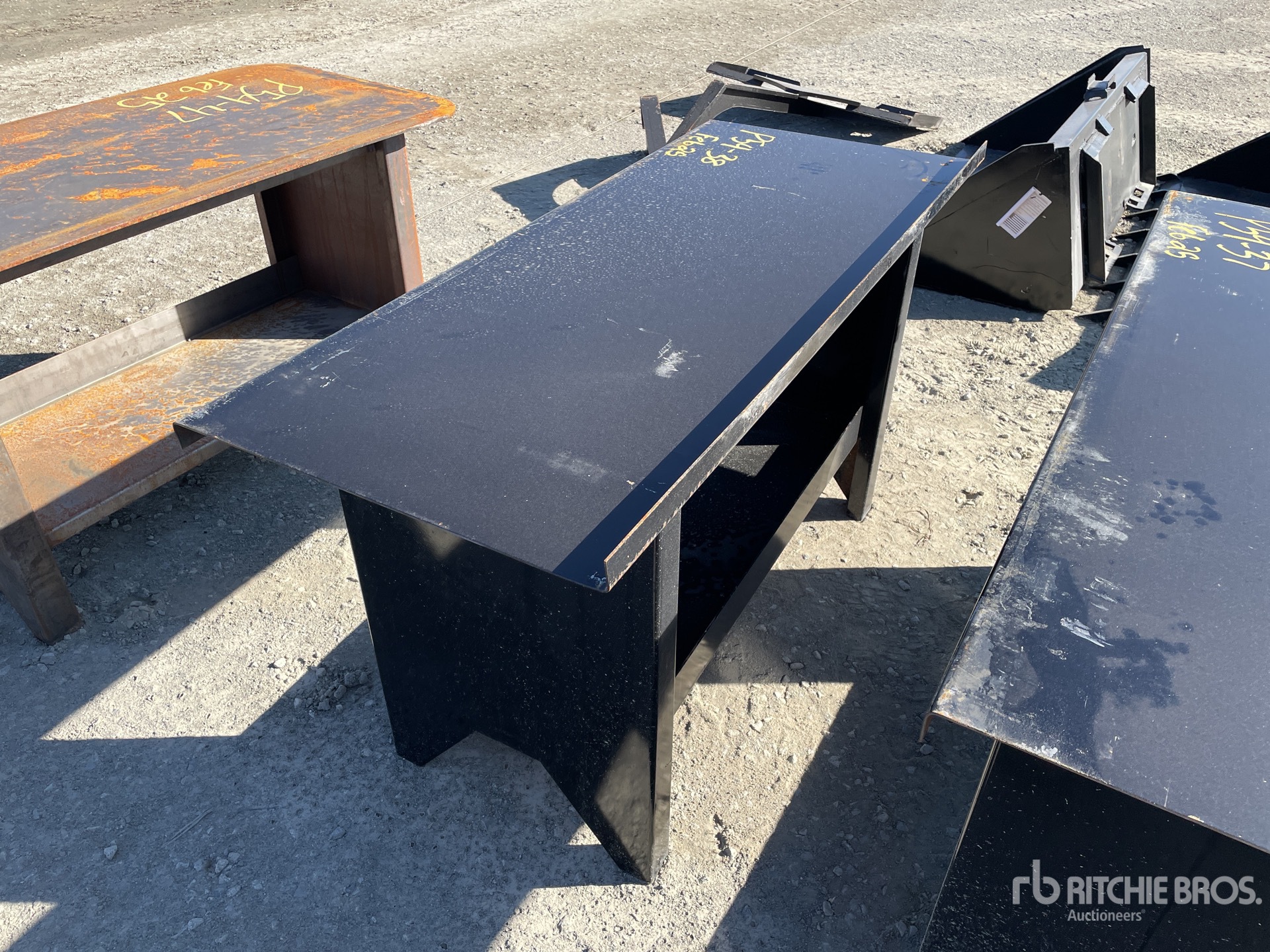 2024 Kit Containers WB-60-190 28 in X 60 in Panca da Lavoro | Ritchie ...