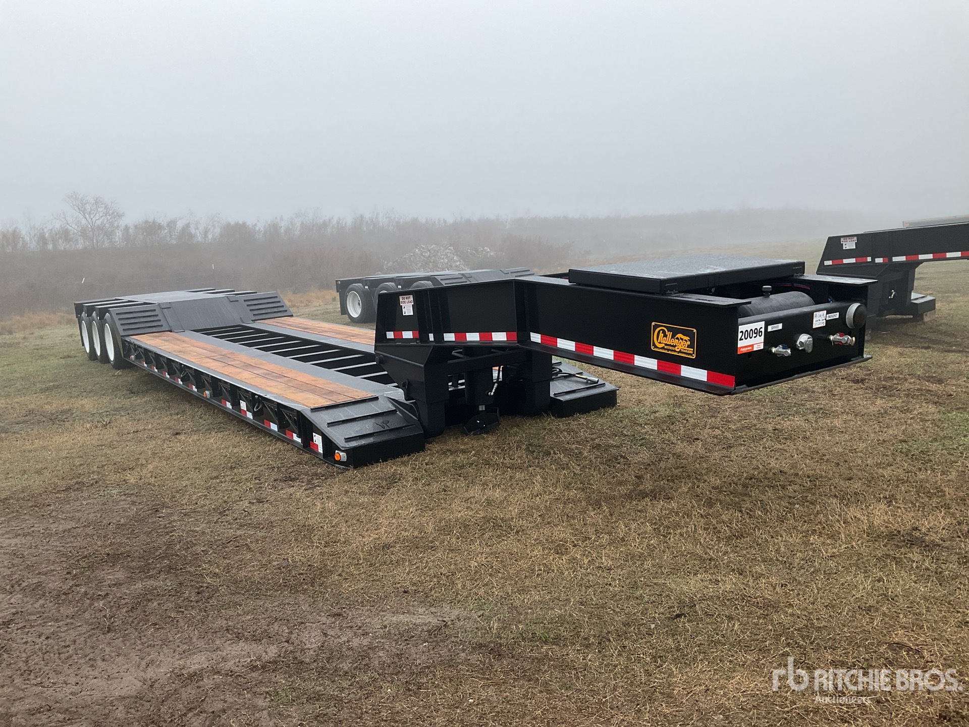 2024 Witzco Tri/A Removable Gooseneck Rimorchio ribassato (Unused) | Ritchie Bros. Auctioneers