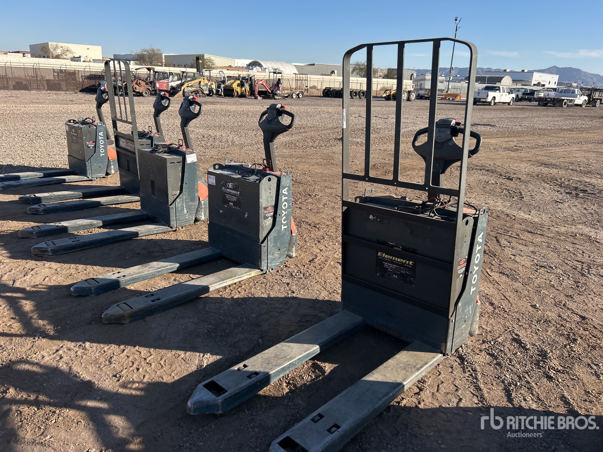 Toyota 8HBW23 4500 lb Electric Pallet Jack | Ritchie Bros. Auctioneers