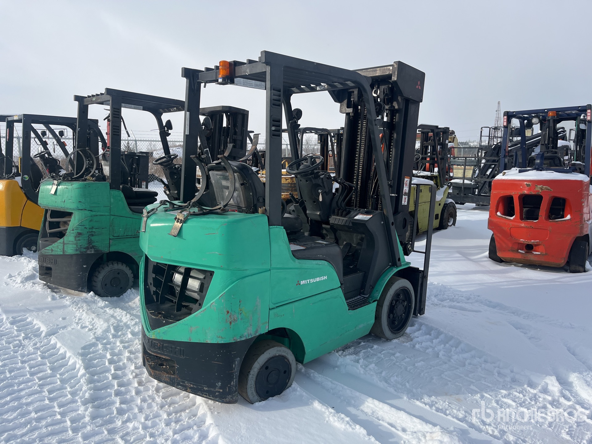 Mitsubishi FGC25N-LP 3350 lb Forklift | Ritchie Bros. Auctioneers