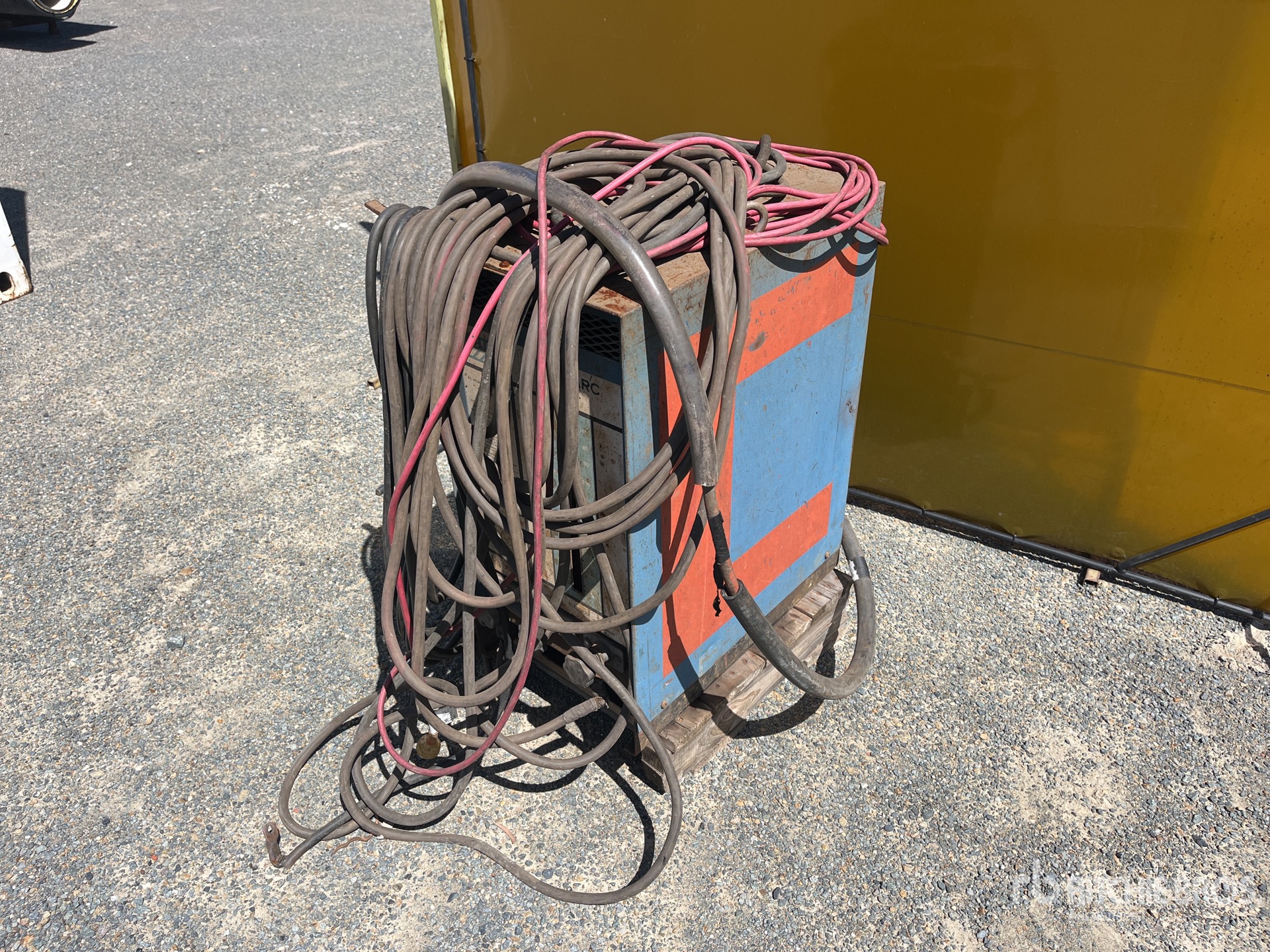 CIG Transarc 300 Electric Welder | Ritchie Bros. Auctioneers