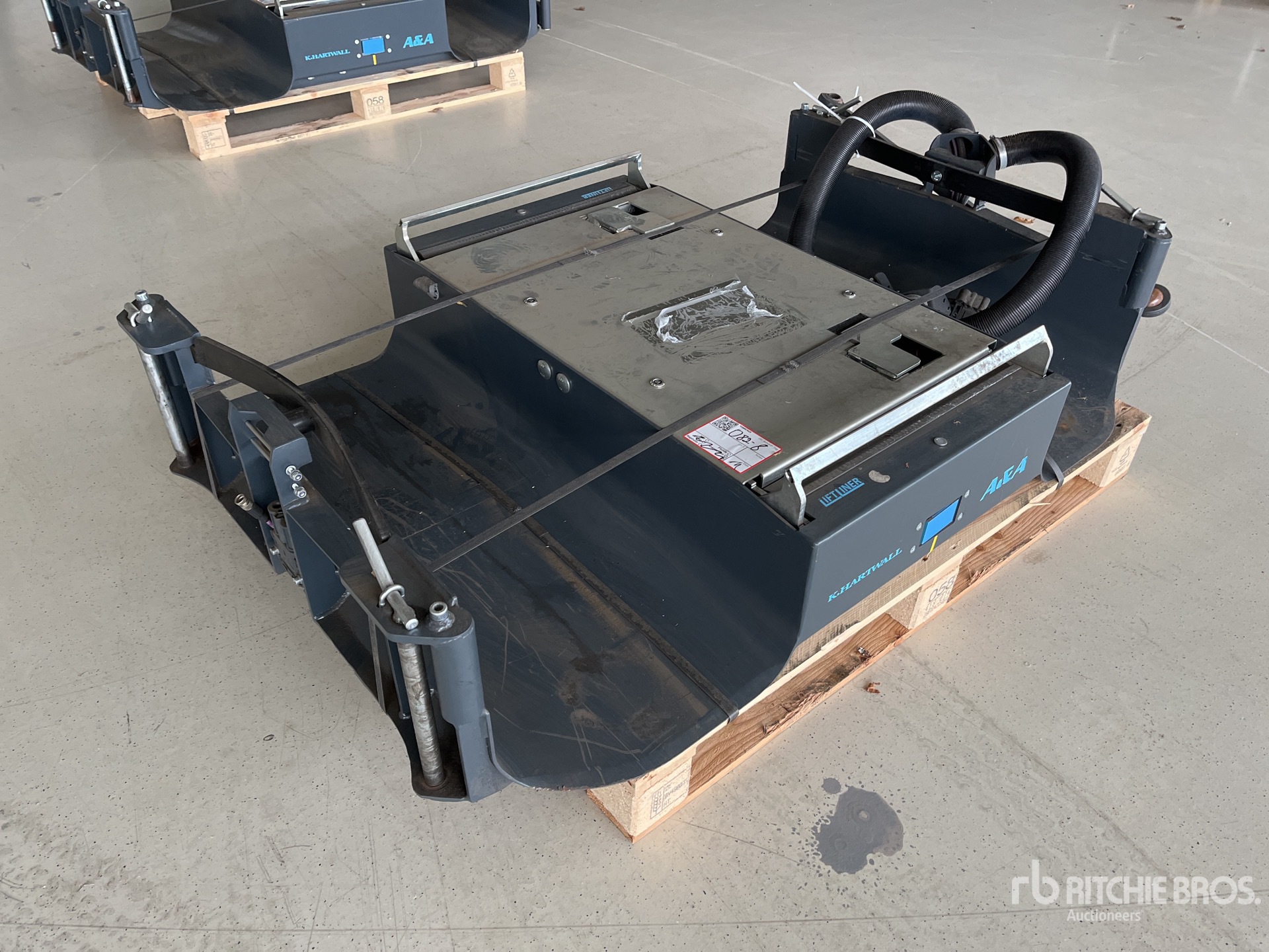 Bosch Lift Liner 1200x1000 Internal Transport | Ritchie Bros. Auctioneers