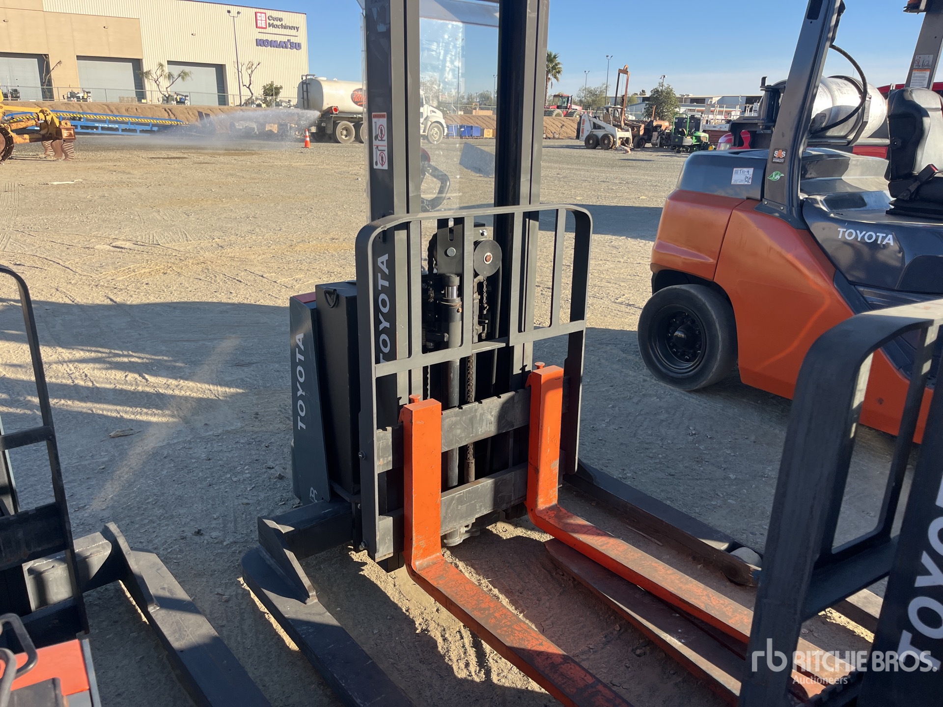 2022 Toyota 8BWS13 2500 lb Electric Stacker | Ritchie Bros. Auctioneers