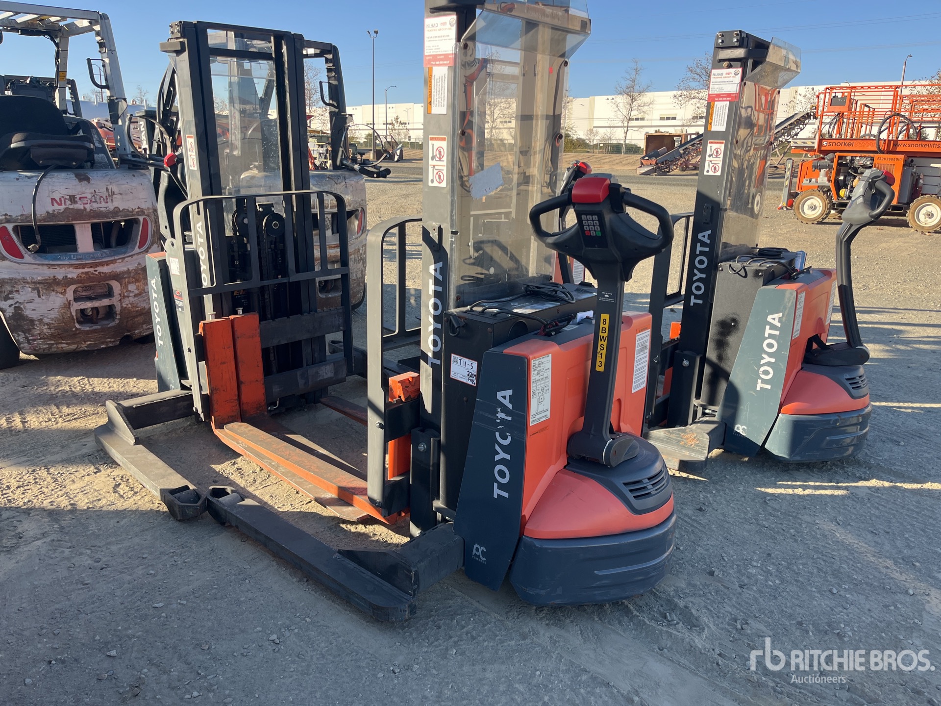 2022 Toyota 8BWS13 2500 lb Electric Stacker | Ritchie Bros. Auctioneers