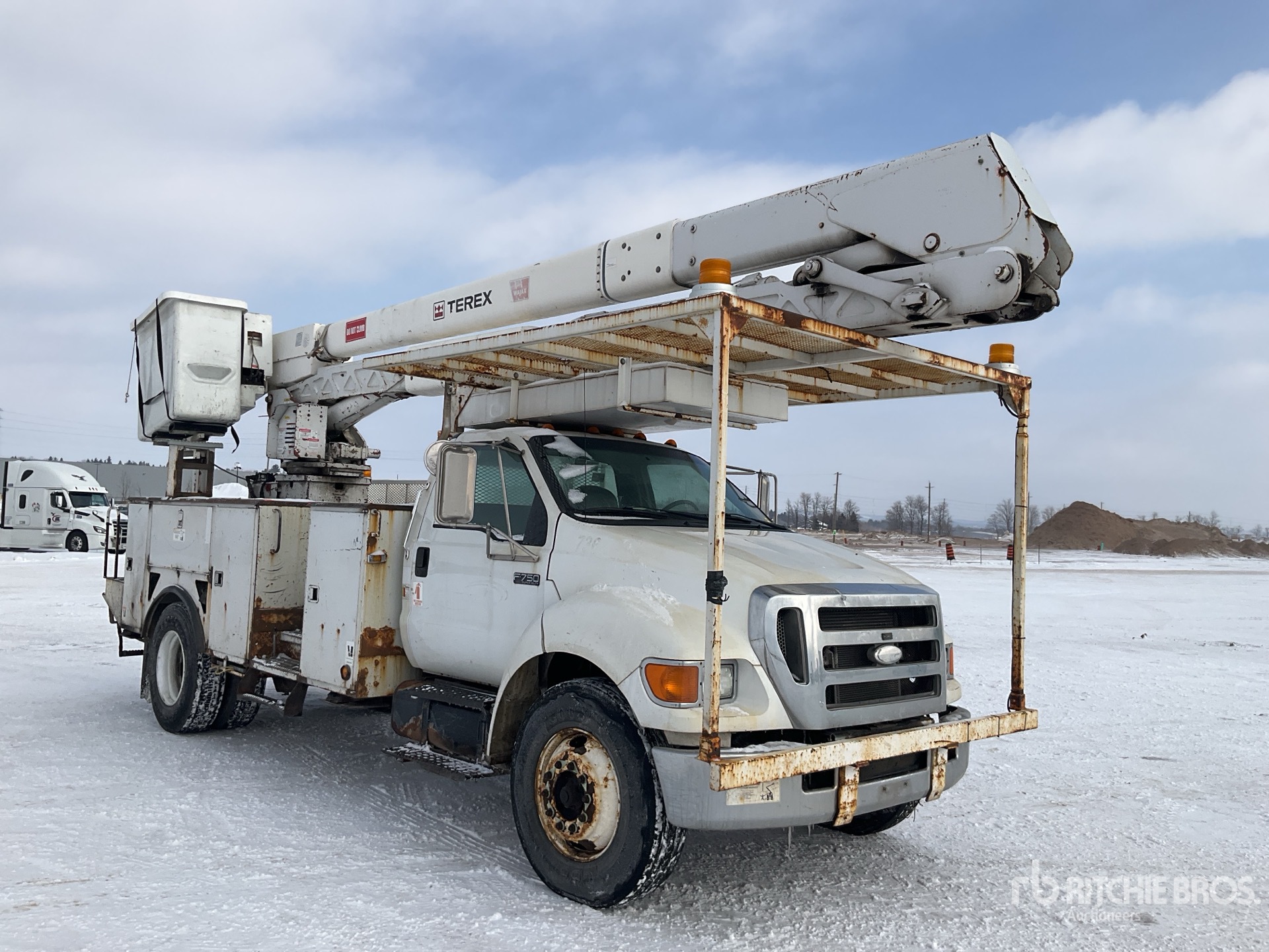 2005 Terex Hi-Ranger HRX-55 55 ft on 2007 Ford F-750 XL 4x2 Bucket Truck | Ritchie Bros. Auctioneers