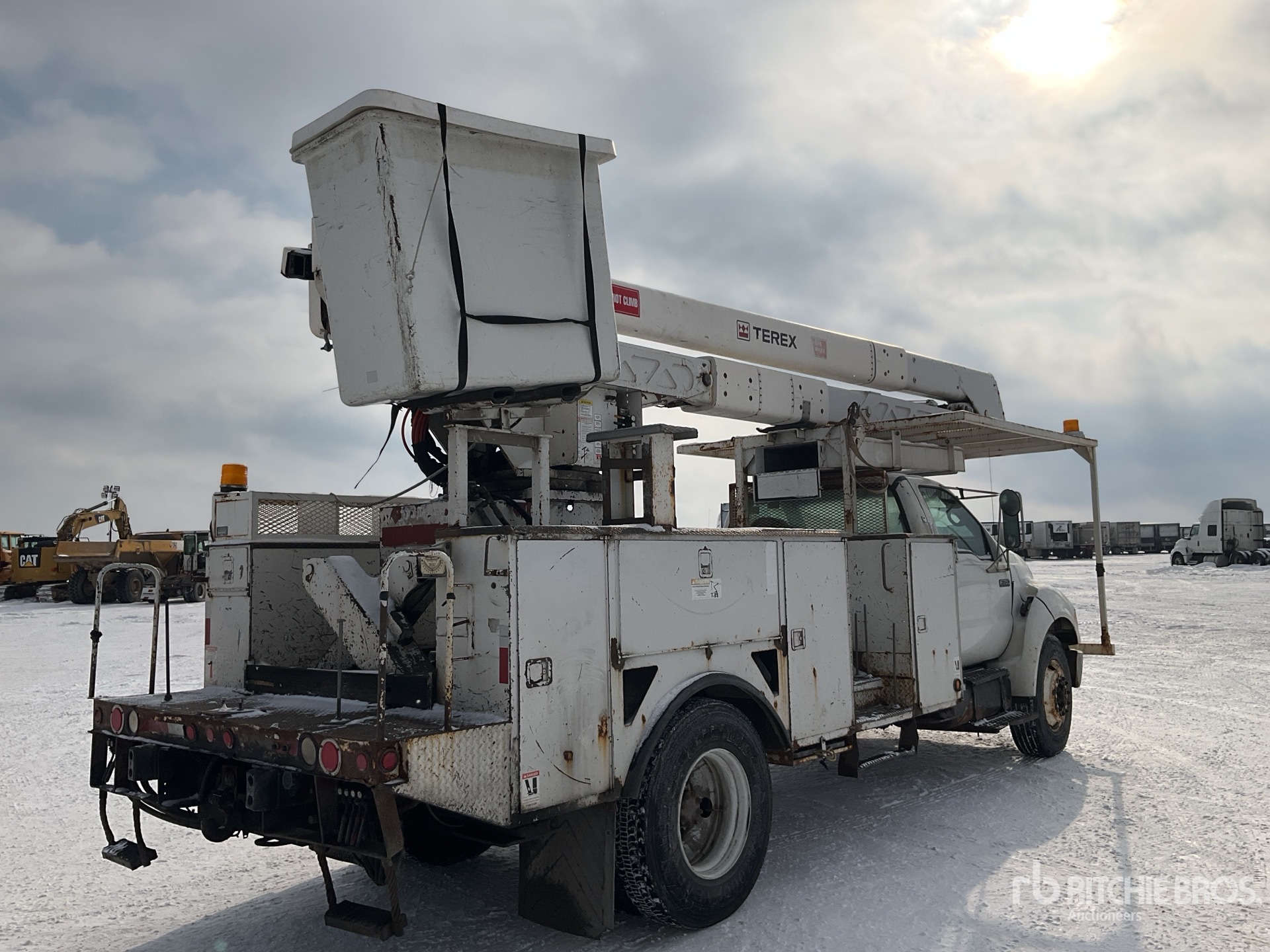 2005 Terex Hi-Ranger HRX-55 55 ft on 2007 Ford F-750 XL 4x2 Bucket Truck | Ritchie Bros. Auctioneers