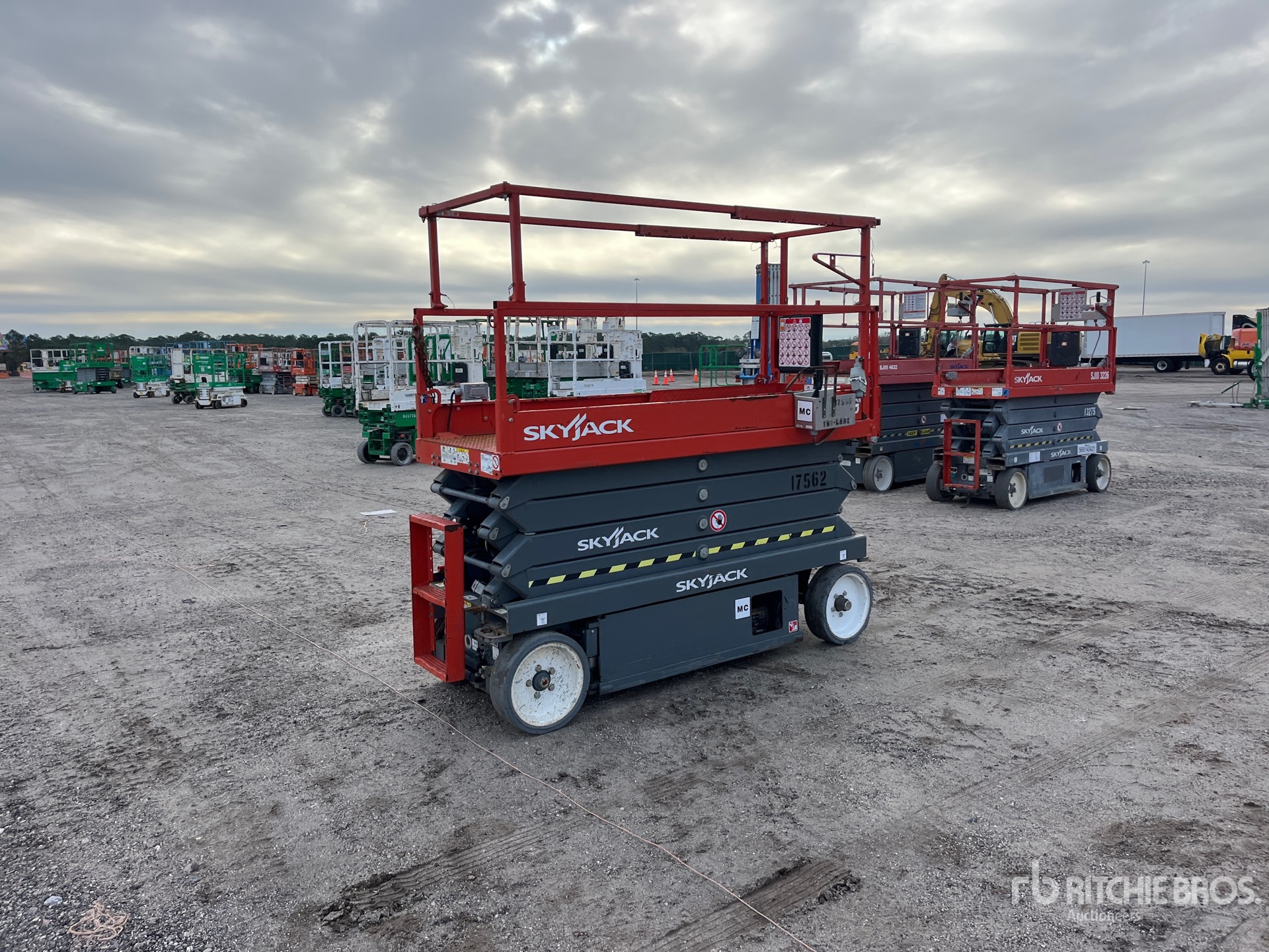 2017 Skyjack SJIII-3226 Electric Scissor Lift | Ritchie Bros. Auctioneers