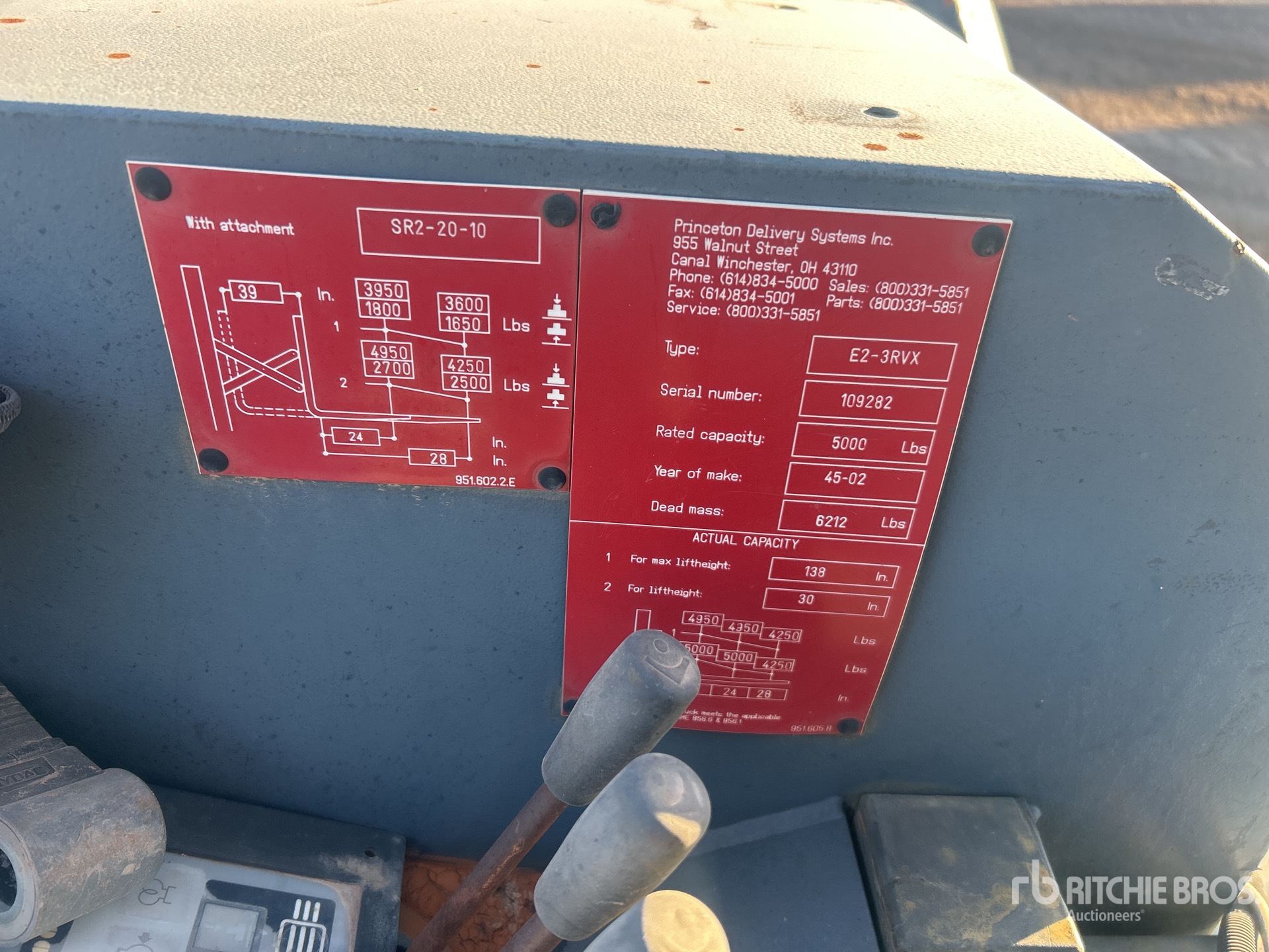 2002 Princeton E2-3RVX 5000 lb Chariot élévateur sur camion (Inoperable ...