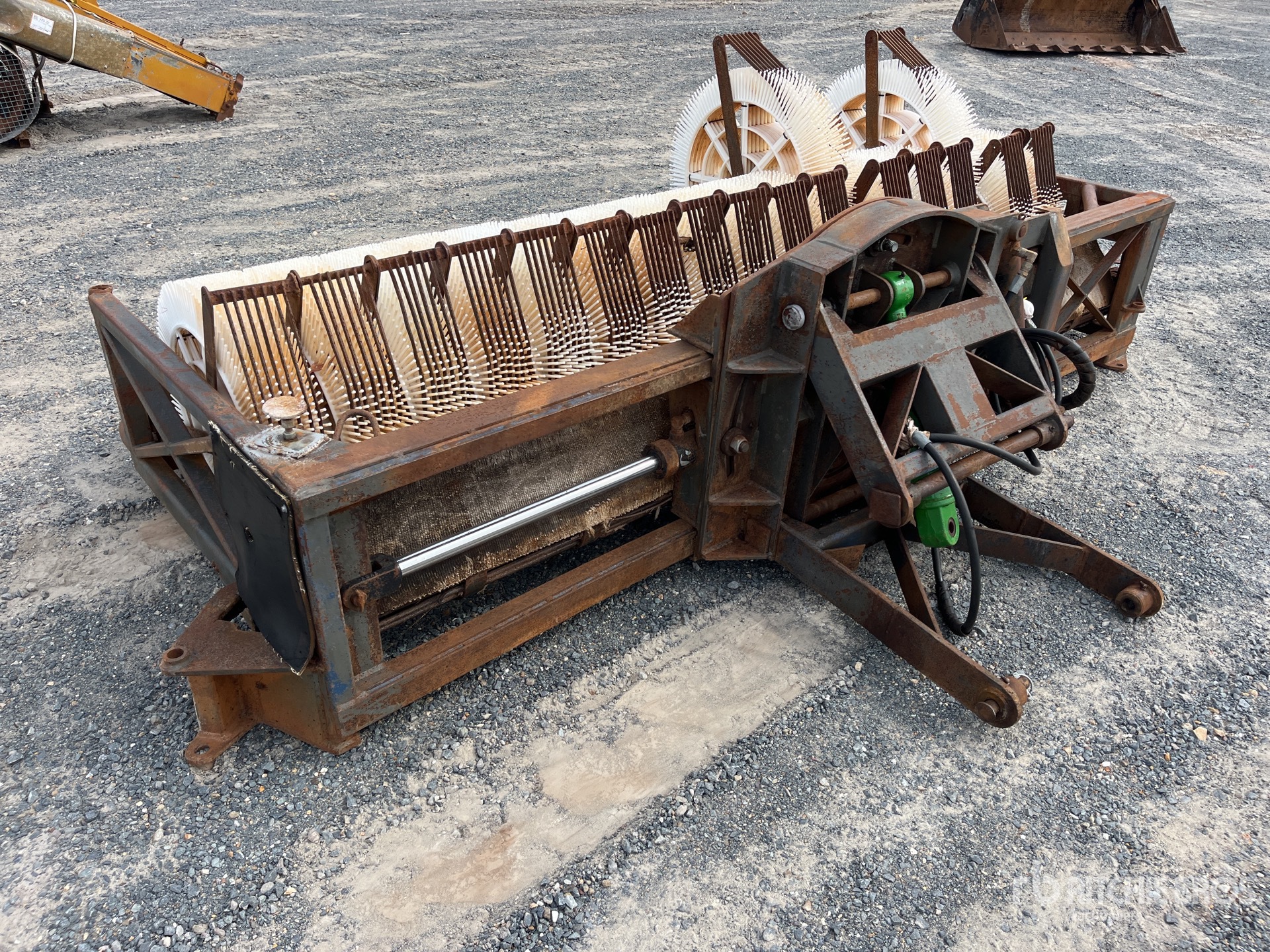 2900 mm 3-Point Hitch Hydraulic Nut Harvester | Ritchie Bros. Auctioneers