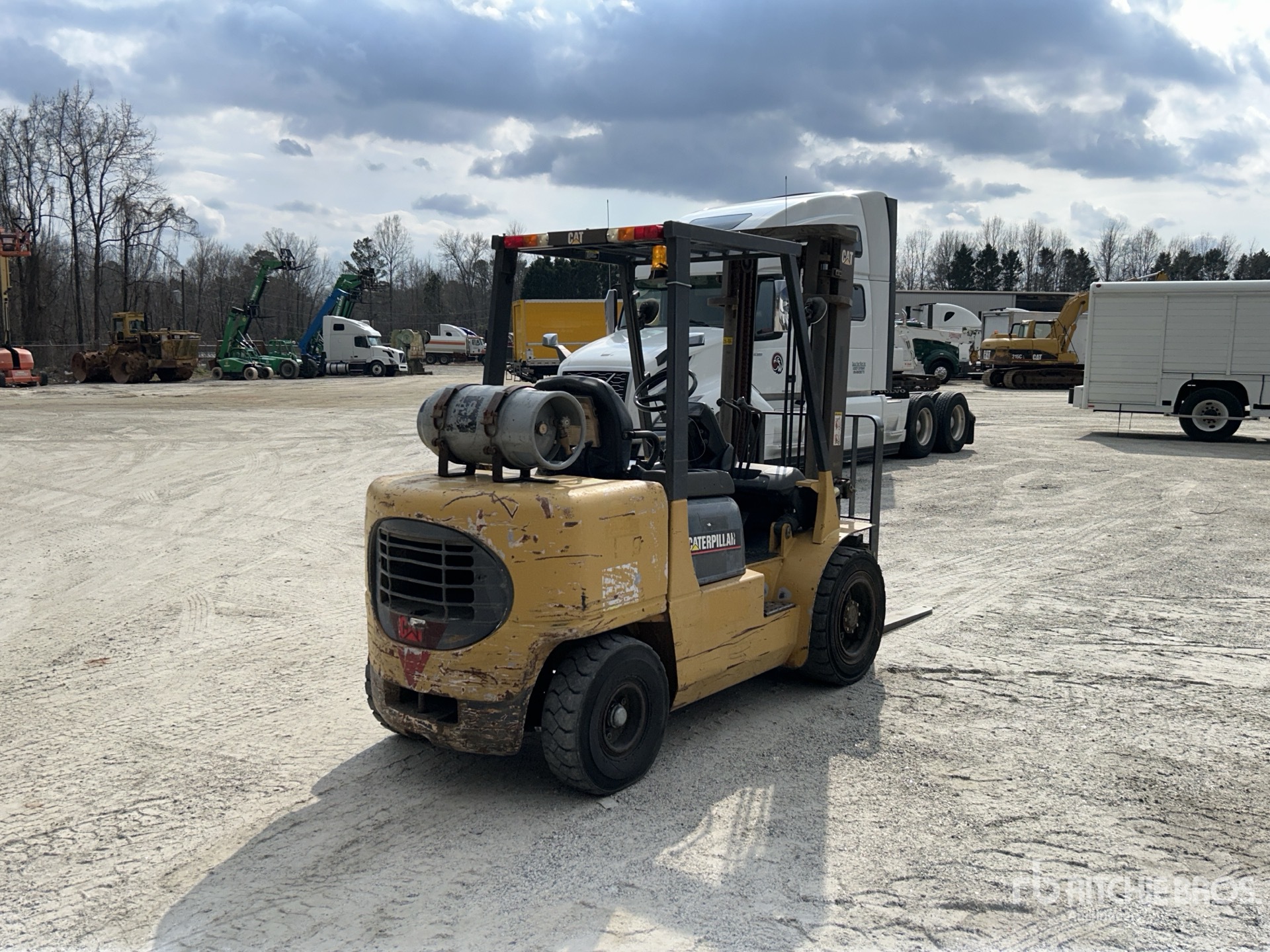 2003 Cat GP35 6450 lb Pneumatic Tire Forklift | Ritchie Bros. Auctioneers