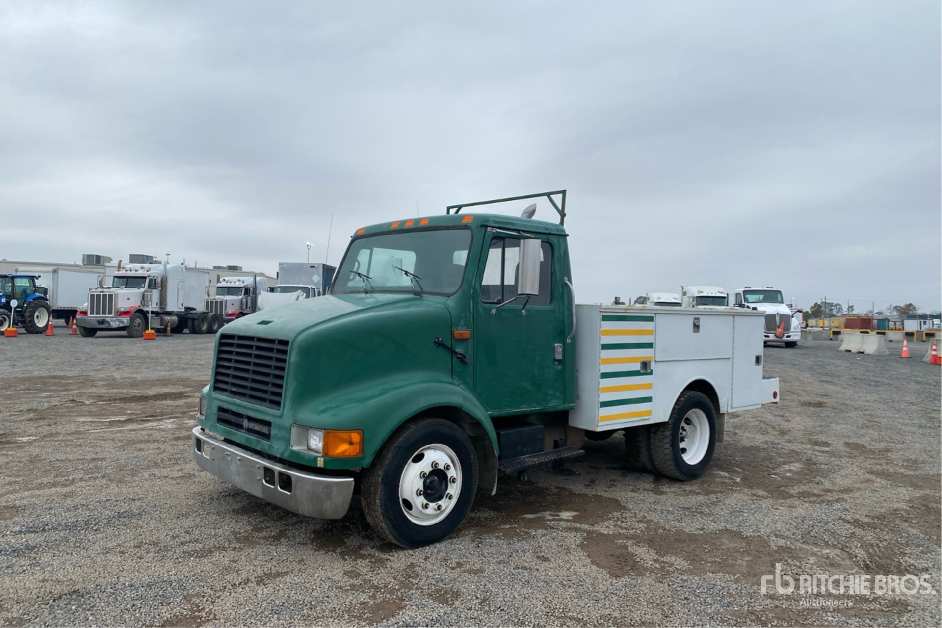 1995 International 4700 4x2 Utility Truck | Ritchie Bros. Auctioneers
