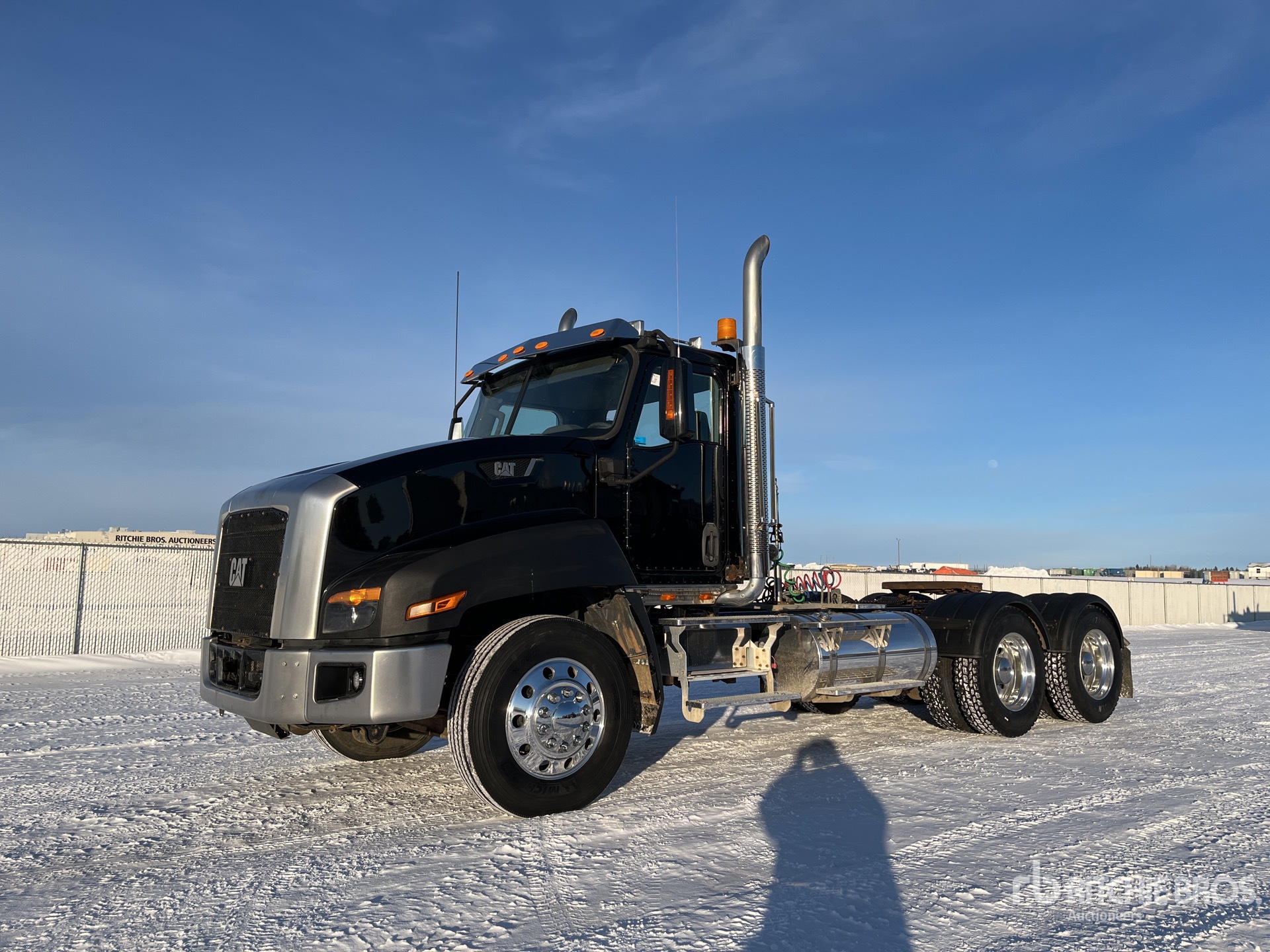 2014 Cat CT660L 6x4 T/A Day Cab Truck Tractor | Ritchie Bros. Auctioneers