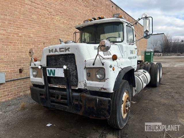 1988 Mack R688ST 6x4 T/A Day Cab Truck Tractor in Alsip, Illinois ...