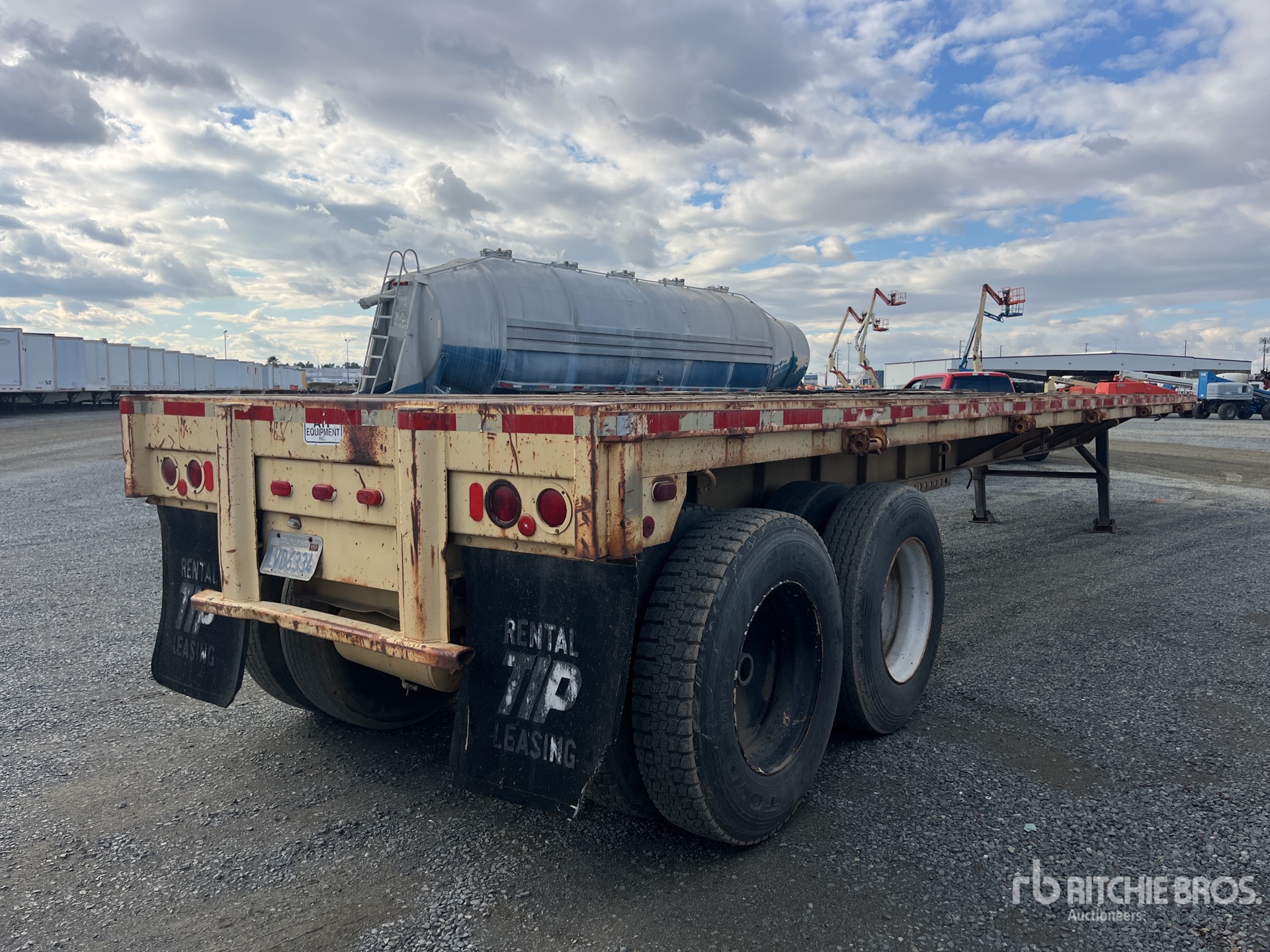 1981 Aztec Products FCB-7242 41 ft T/A Flatbed Trailer | Ritchie Bros ...