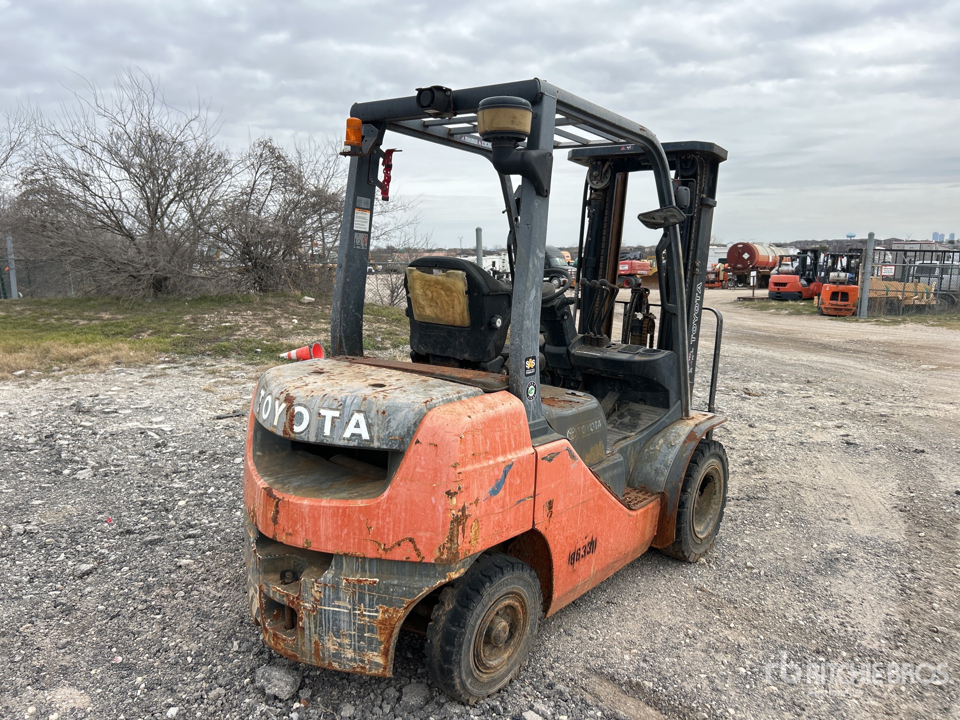 2018 Toyota 8FDU25 4500 lb Pneumatic Tire Chariot Élévateur (Inoperable ...