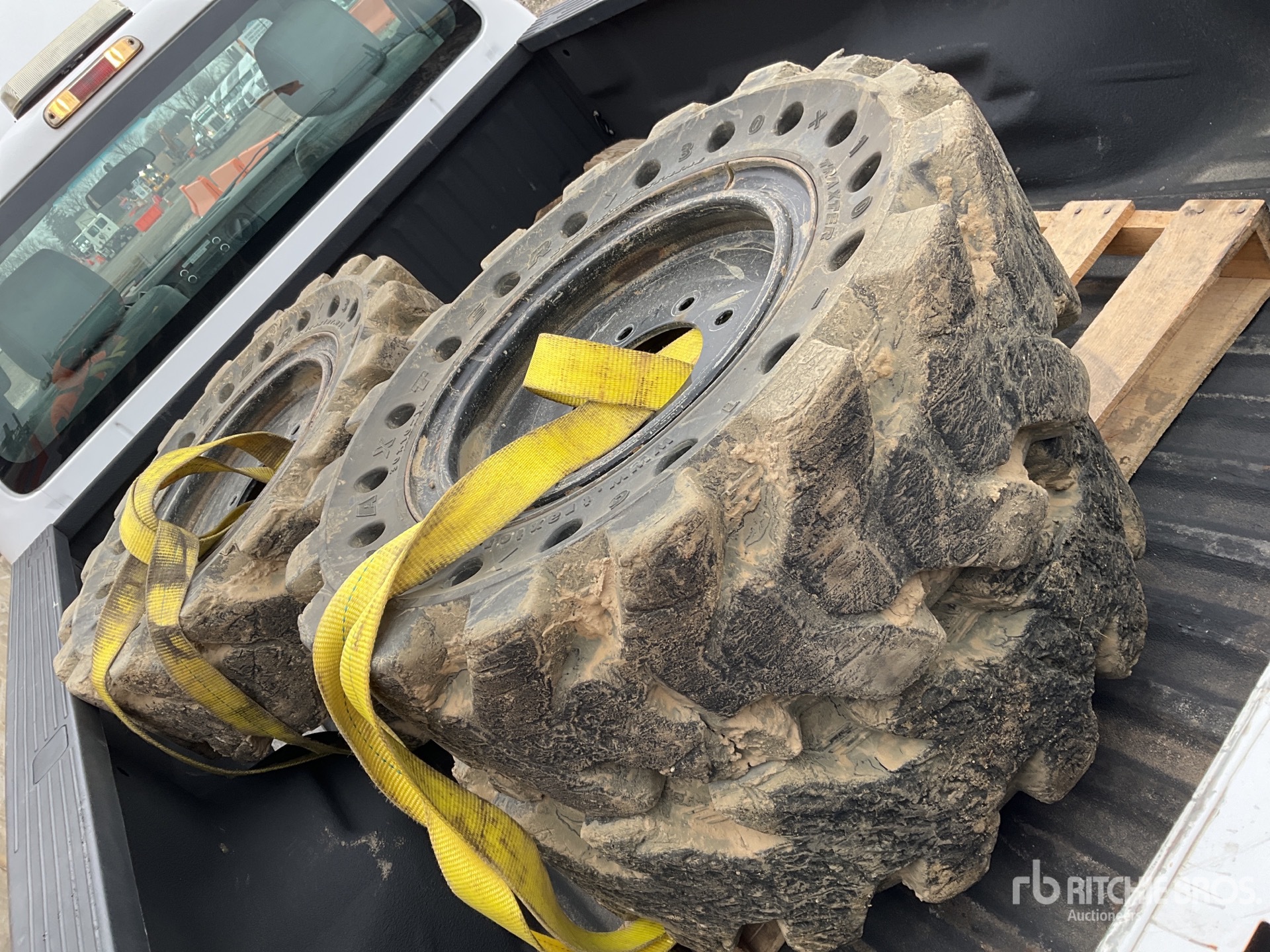 Bobcat Solid Skid Steer Wheels and Tires - Set of 4 Roues | Ritchie ...