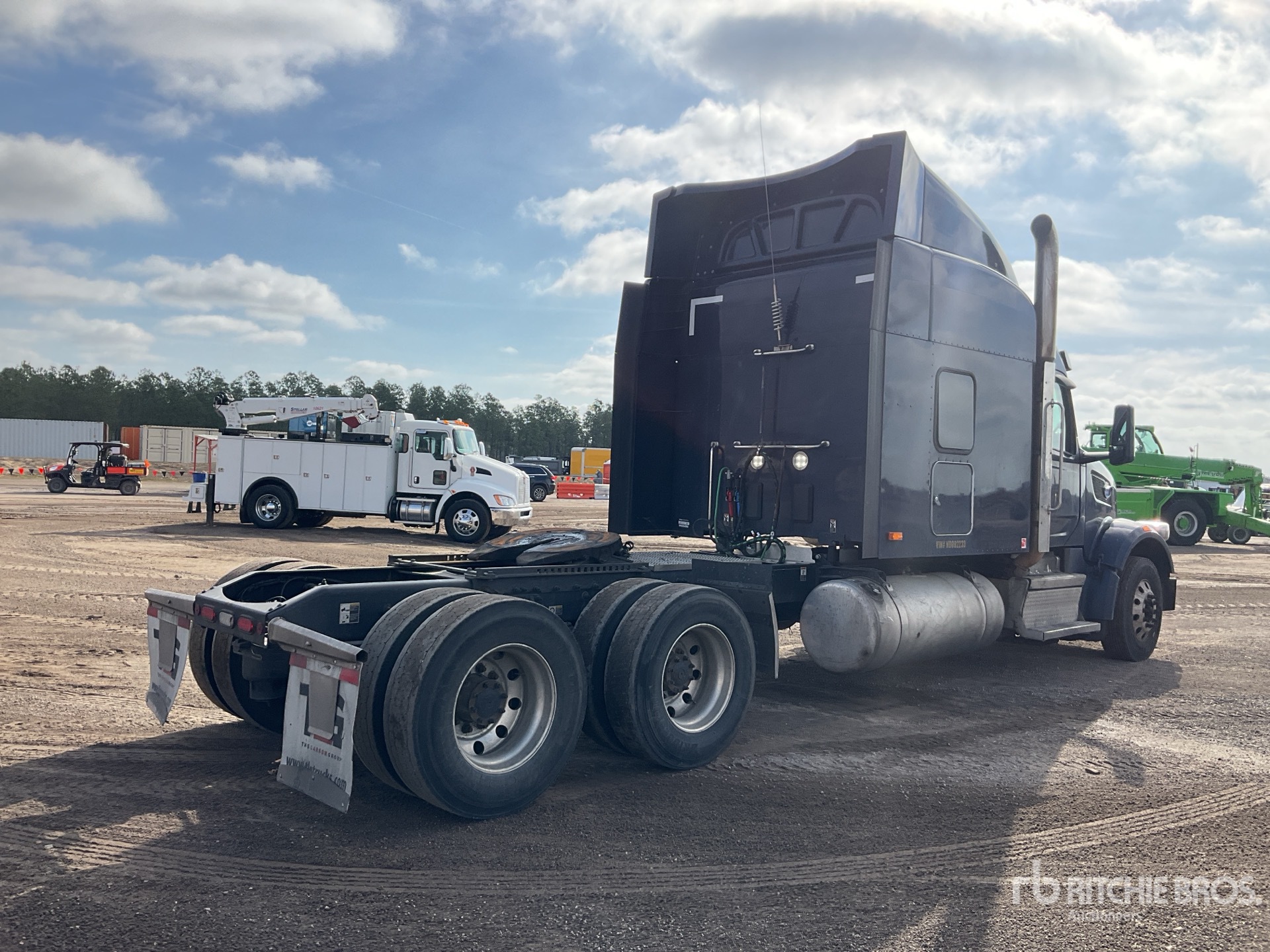 2022 Peterbilt 567 6x4 Cabeza Tractora Cabina Dormitorio | Ritchie Bros ...