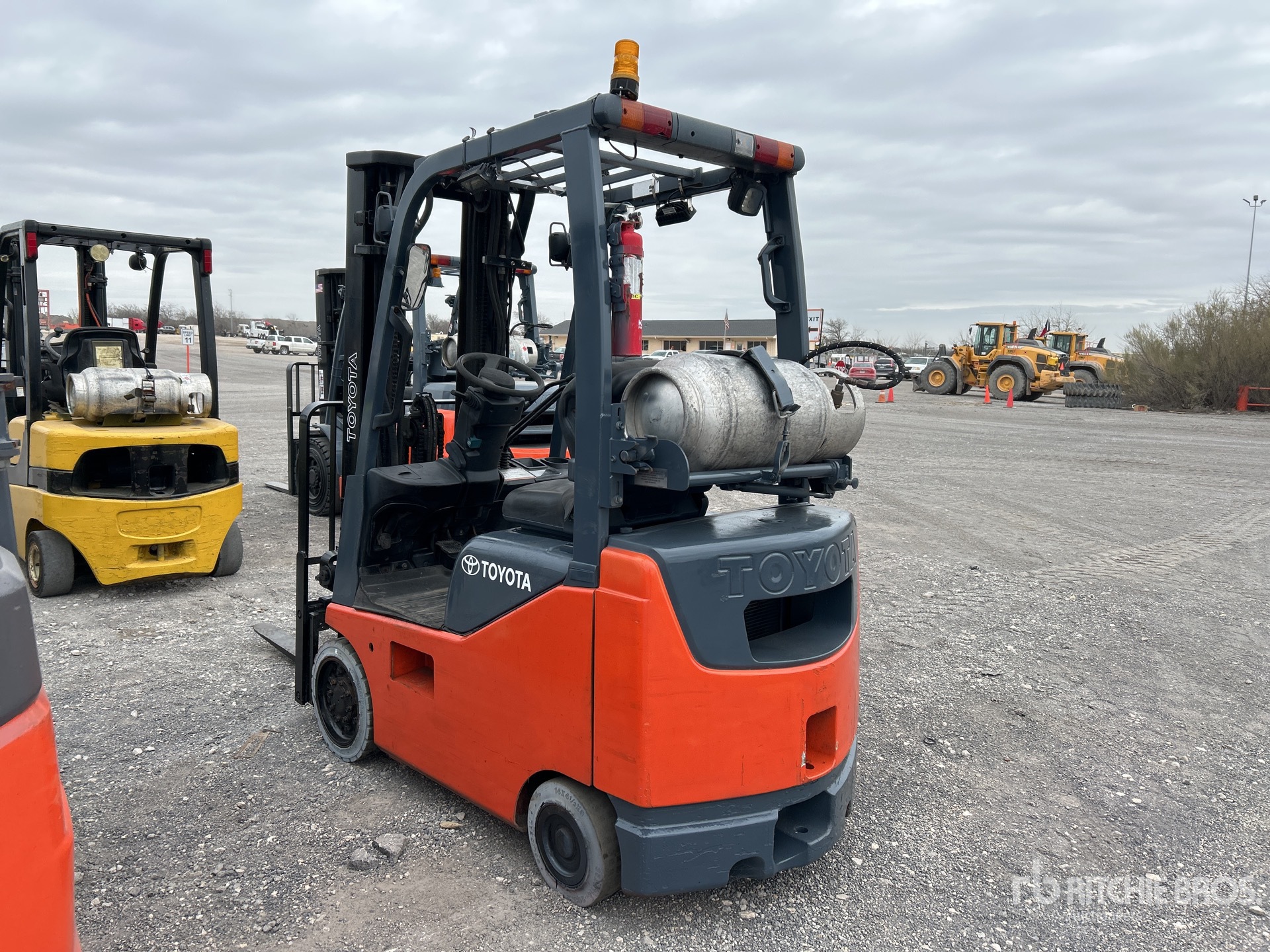 2015 Toyota 8FGCU15 2500 lb Pneumatic Tire Chariot Élévateur | Ritchie ...