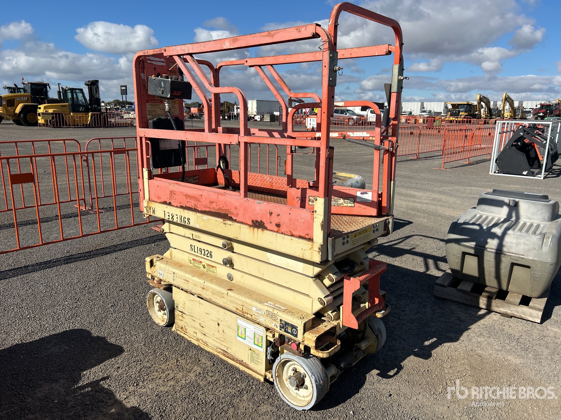 2002 JLG 1932 E2 4x4 Electric Scissor Lift (Inoperable) | Ritchie Bros ...