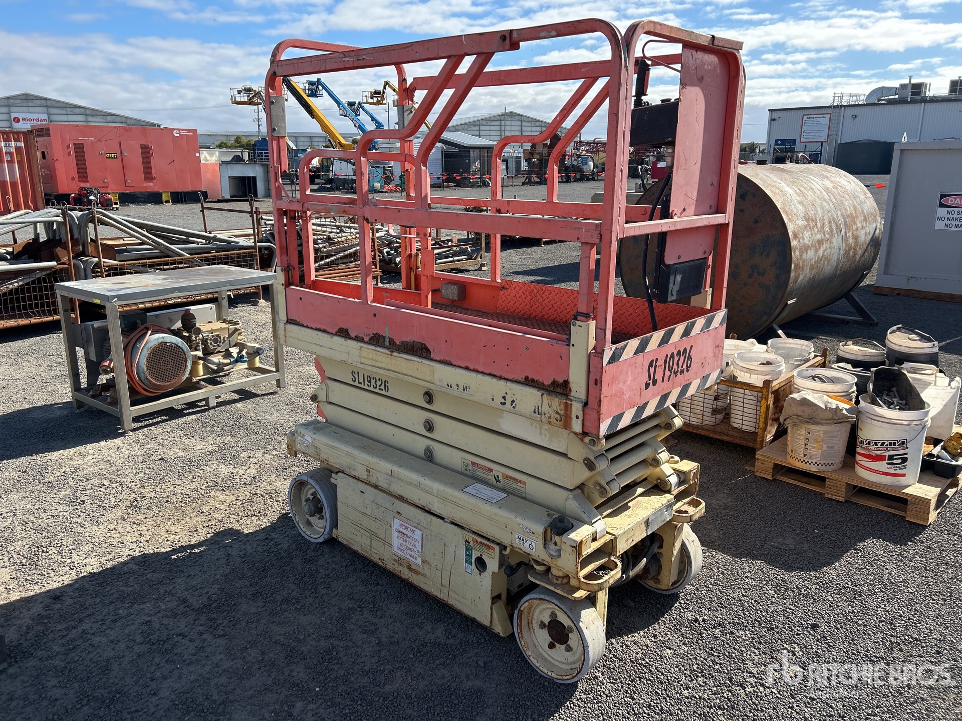 2002 JLG 1932 E2 4x4 Electric Scissor Lift (Inoperable) | Ritchie Bros ...