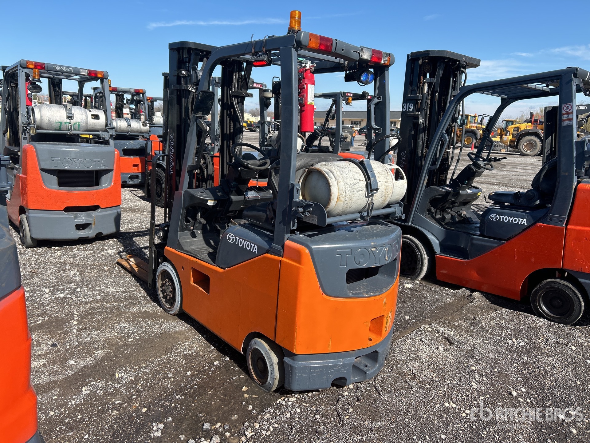 2016 Toyota 8FGCU15 2500 lb Cushion Tire Chariot Élévateur | Ritchie ...