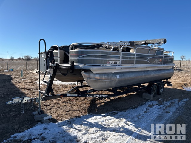 Sun Tracker Fishin' Barge 22 DLX Pontoon Boat w/2015 TrailStar SP2022T ...