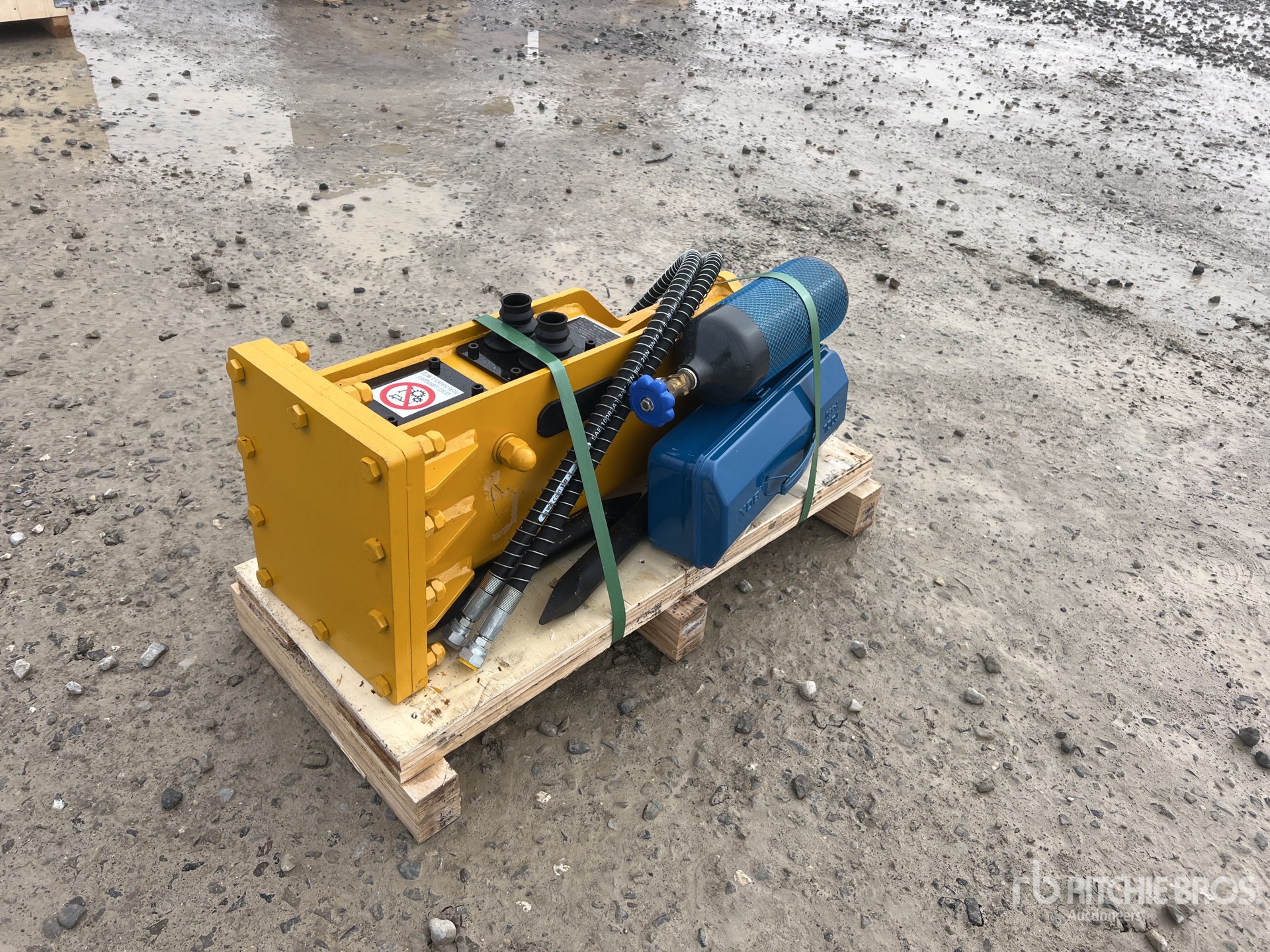 Solmek HM-150 Hydraulic Breaker (Unused) | Ritchie Bros. Auctioneers