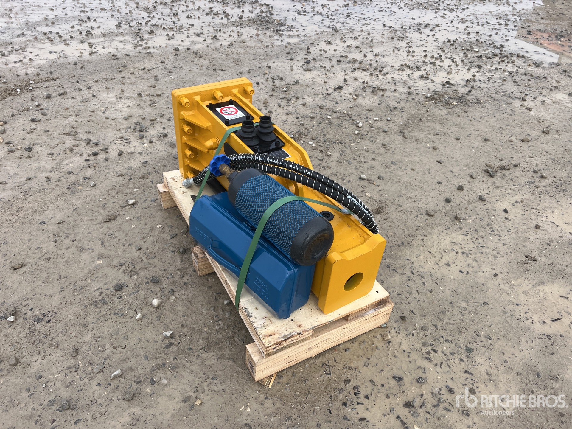 Solmek HM-150 Hydraulic Breaker (Unused) | Ritchie Bros. Auctioneers