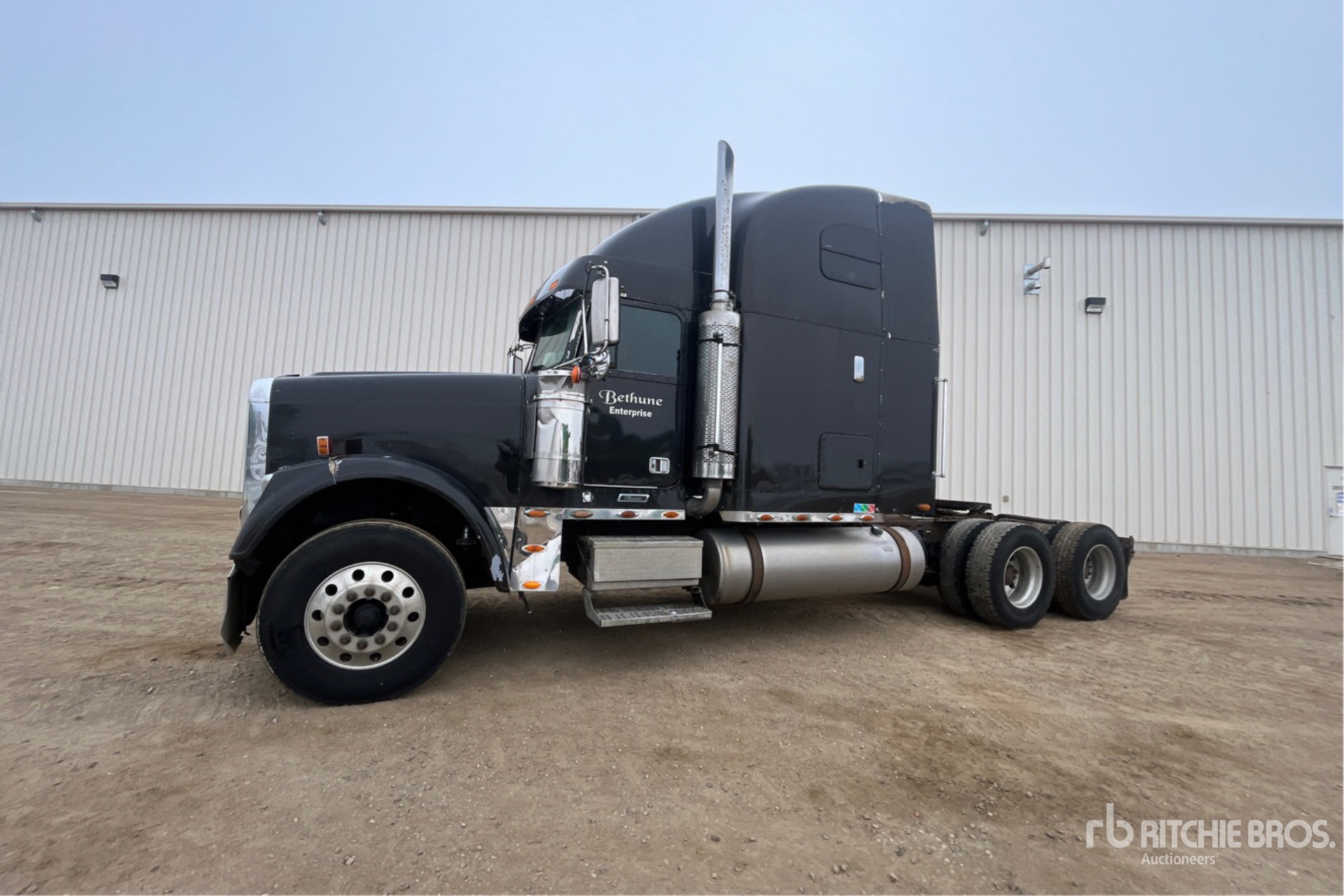 2006 Freightliner Classic 6x4 T/A Sleeper Truck Tractor | Ritchie Bros ...