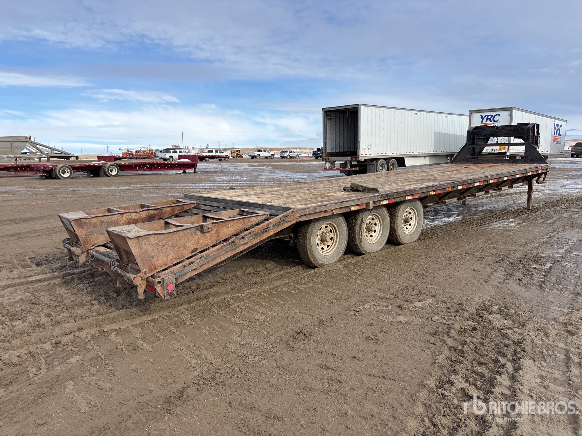 2014 PJ Trailers 32 ft Tri/A Gooseneck Equipment Trailer | Ritchie Bros ...