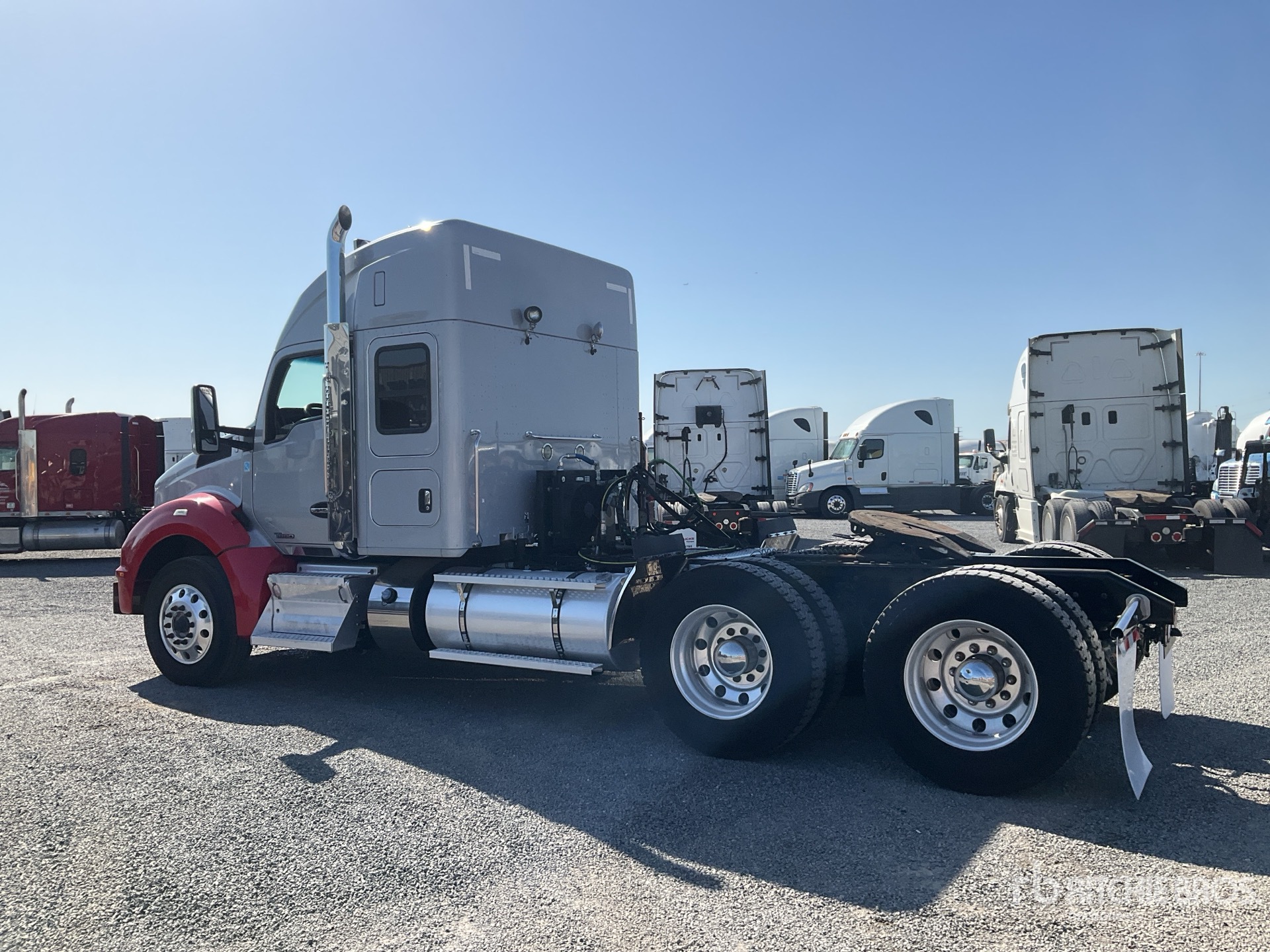 2016 Kenworth T880 6x4 T/A Sleeper Truck Tractor | Ritchie Bros ...