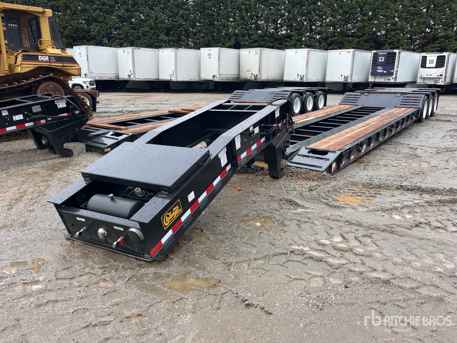 2025 Witzco RG-52 Tri/A Removable Gooseneck Rimorchio ribassato | Ritchie Bros. Auctioneers