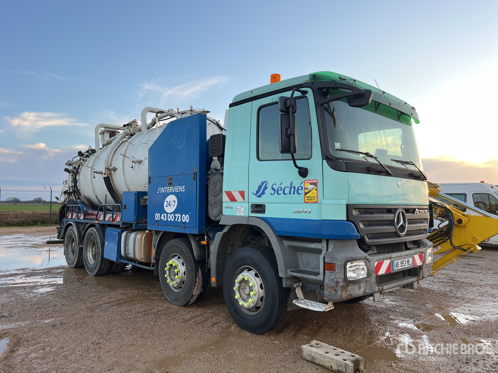 1989 J Huwer on 2008 Mercedes-Benz Actros 3241 8x4 Camion Hydraucureur ...