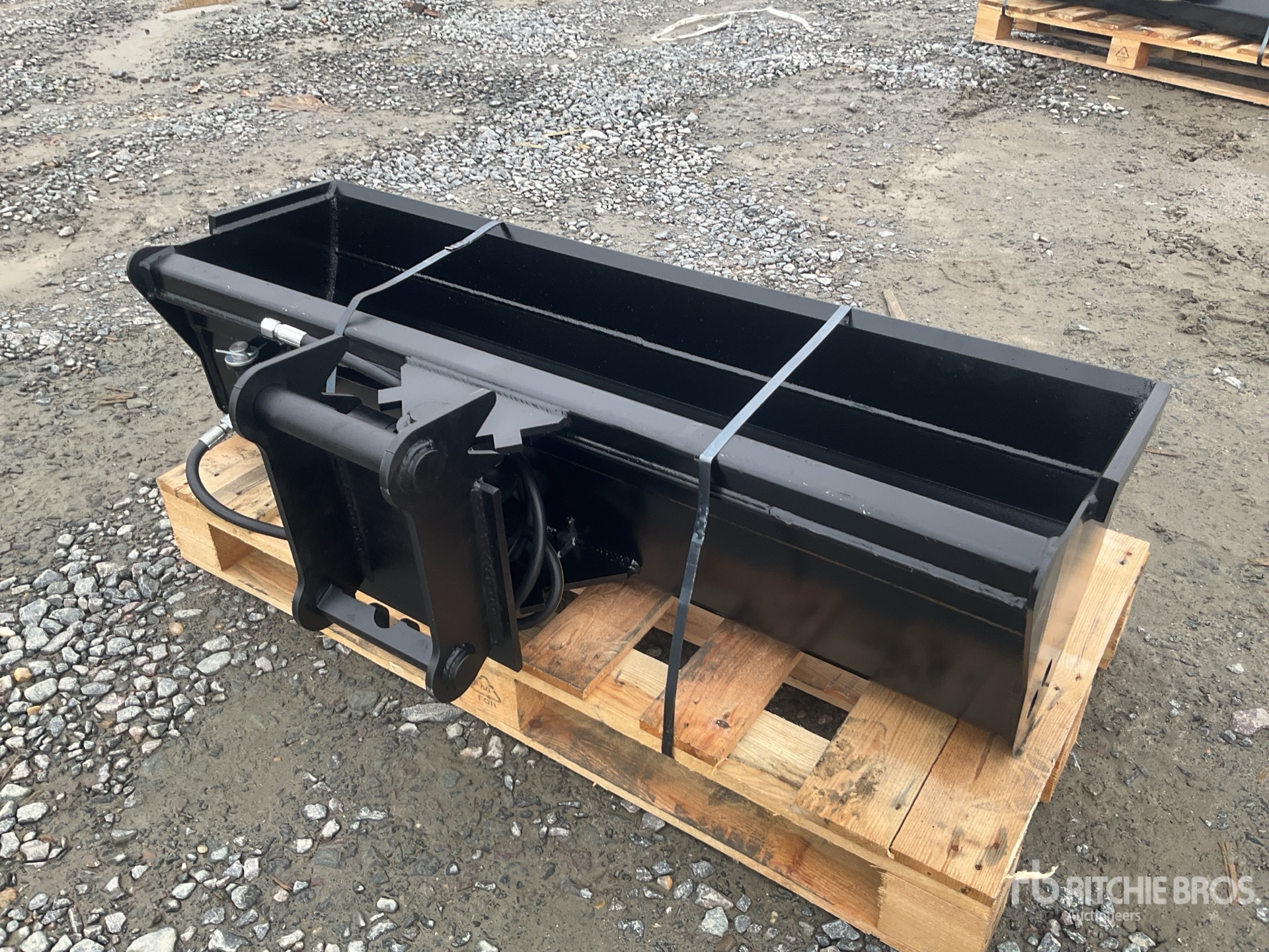 1200 mm Hydraulic Tilting Excavator Bucket (Unused) | Ritchie Bros ...