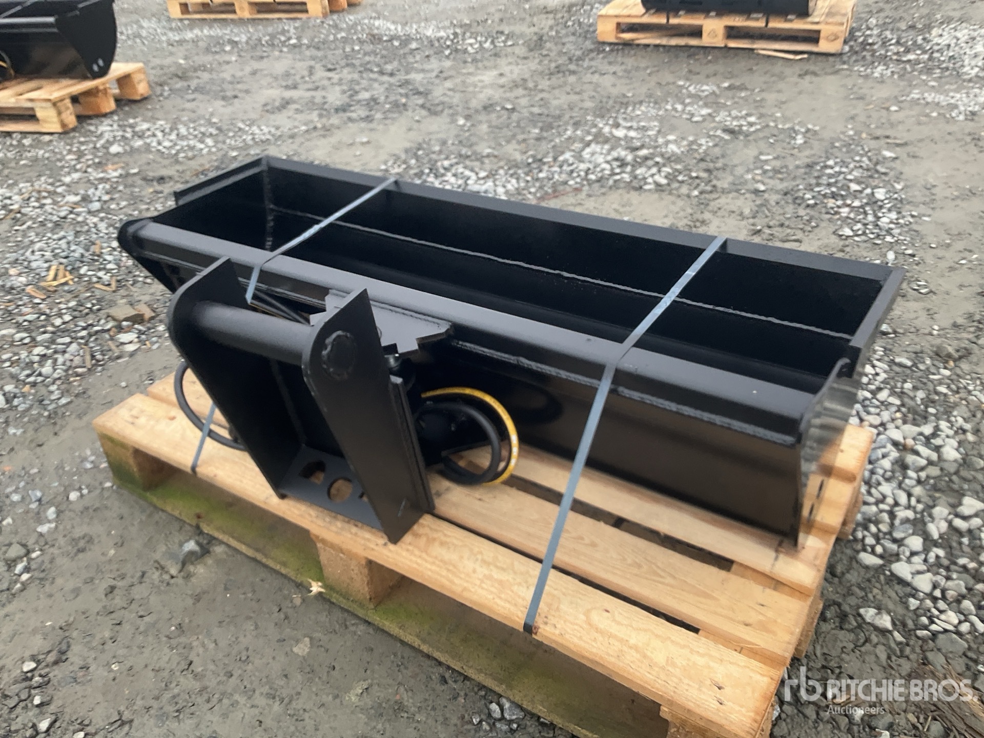 1200 mm Hydraulic Tilting Excavator Bucket (Unused) | Ritchie Bros ...