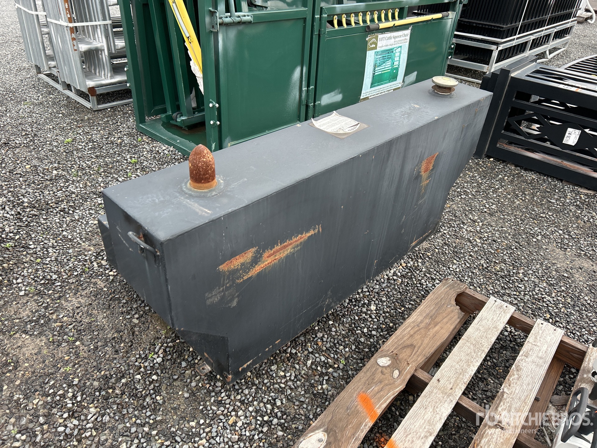Lund Steel Fuel Tank | Ritchie Bros. Auctioneers
