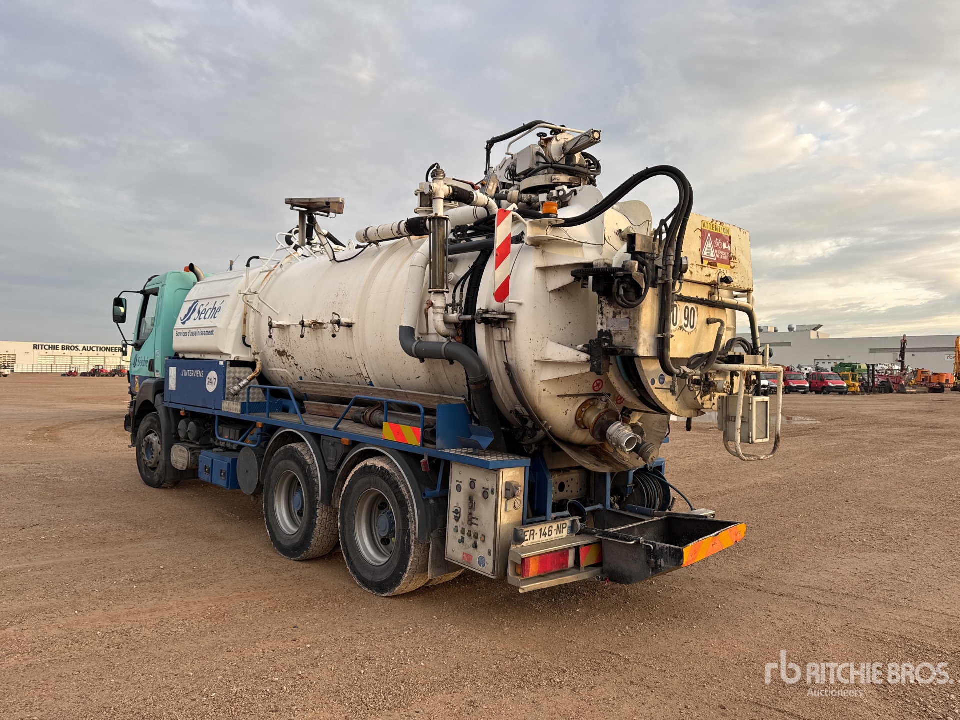 2002 Huwer VTB82U on 2002 Renault Kerax 370 dCi 6x4 6x4 Camion ...