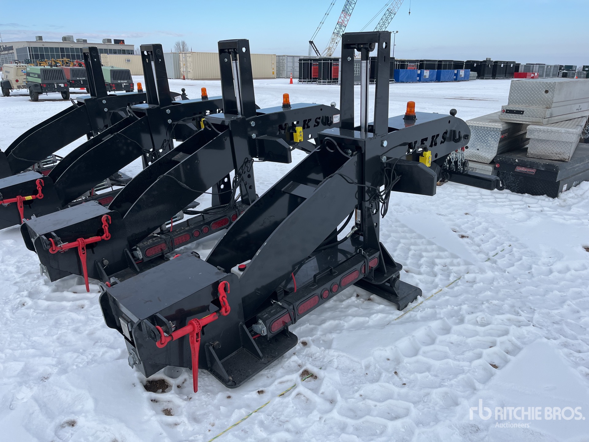 2025 Neks Hydraulic Fifth Wheel | Ritchie Bros. Auctioneers